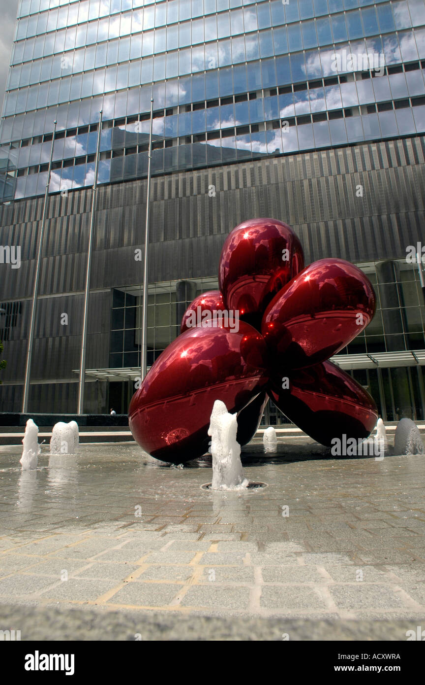 Balloon flower jeff koons hi-res stock photography and images - Alamy