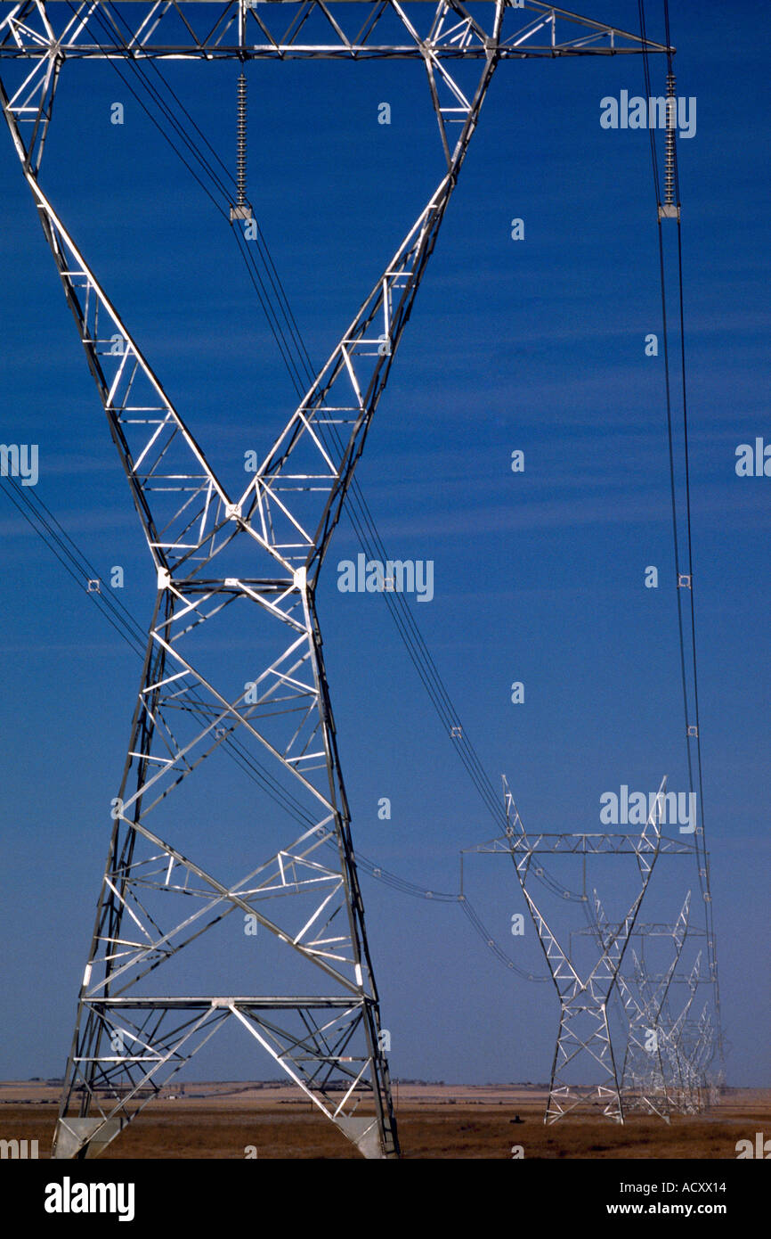 Hydroelectric power lines canada hi-res stock photography and images ...
