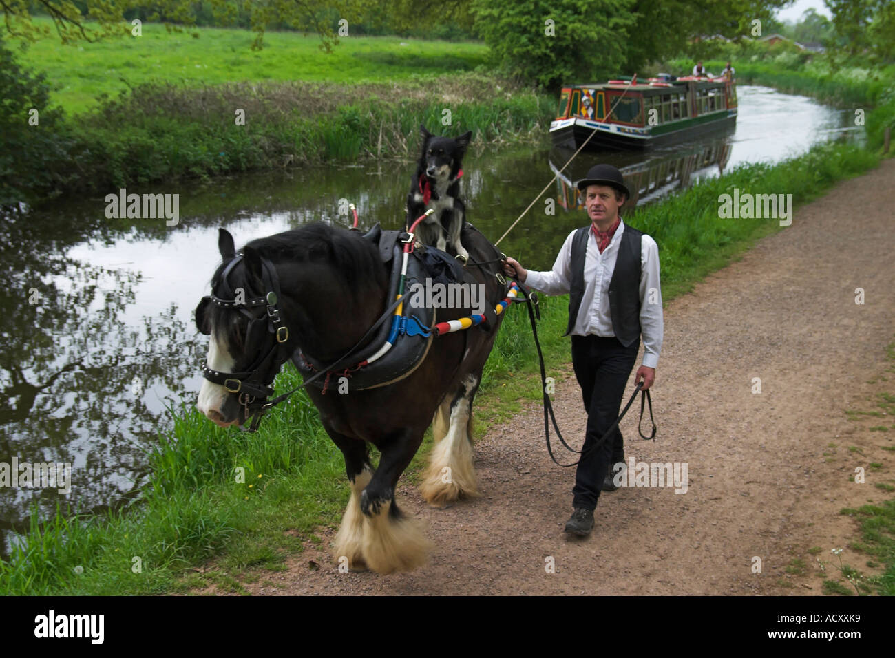 Victorian bargees narrowboat drawn horsedrawn hi-res stock photography ...