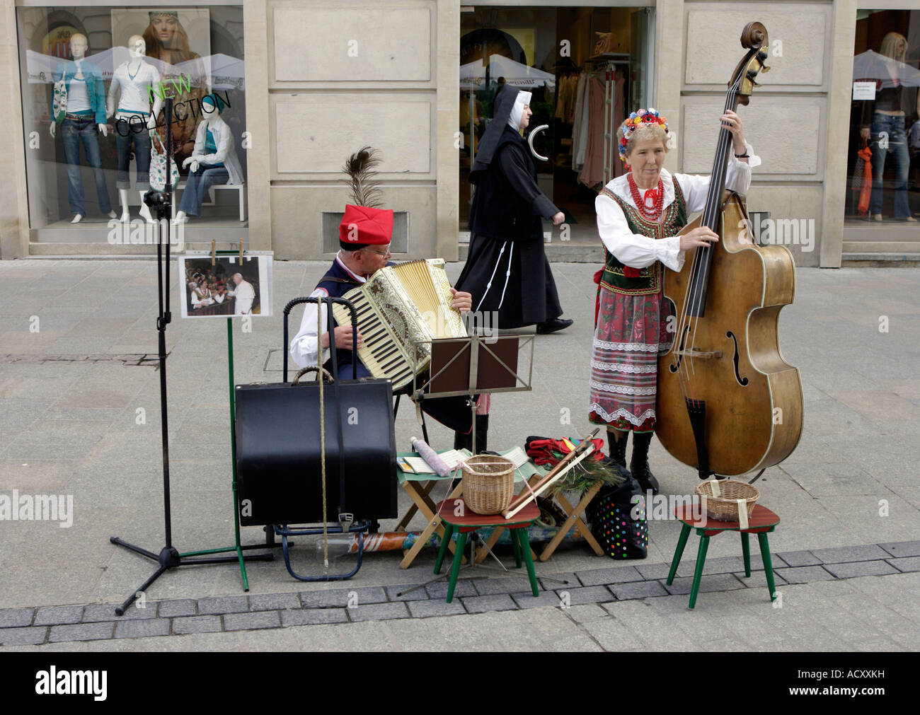 Elderly folklore buskers playing in the Main Market Square, Cracow ...