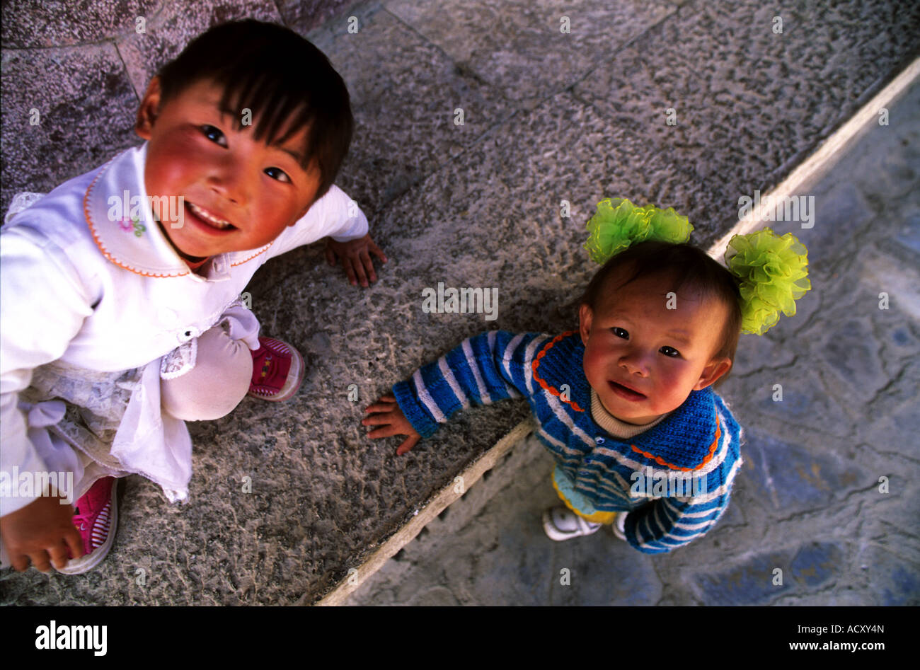 Look Up!! Cute Children in Shangri La, Yunnan, China Stock Photo - Alamy