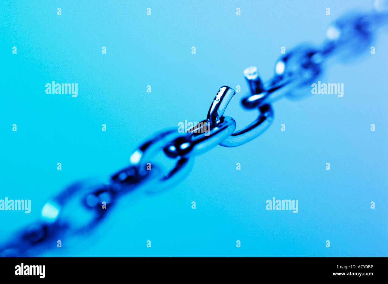 Weak link in a chain Stock Photo - Alamy