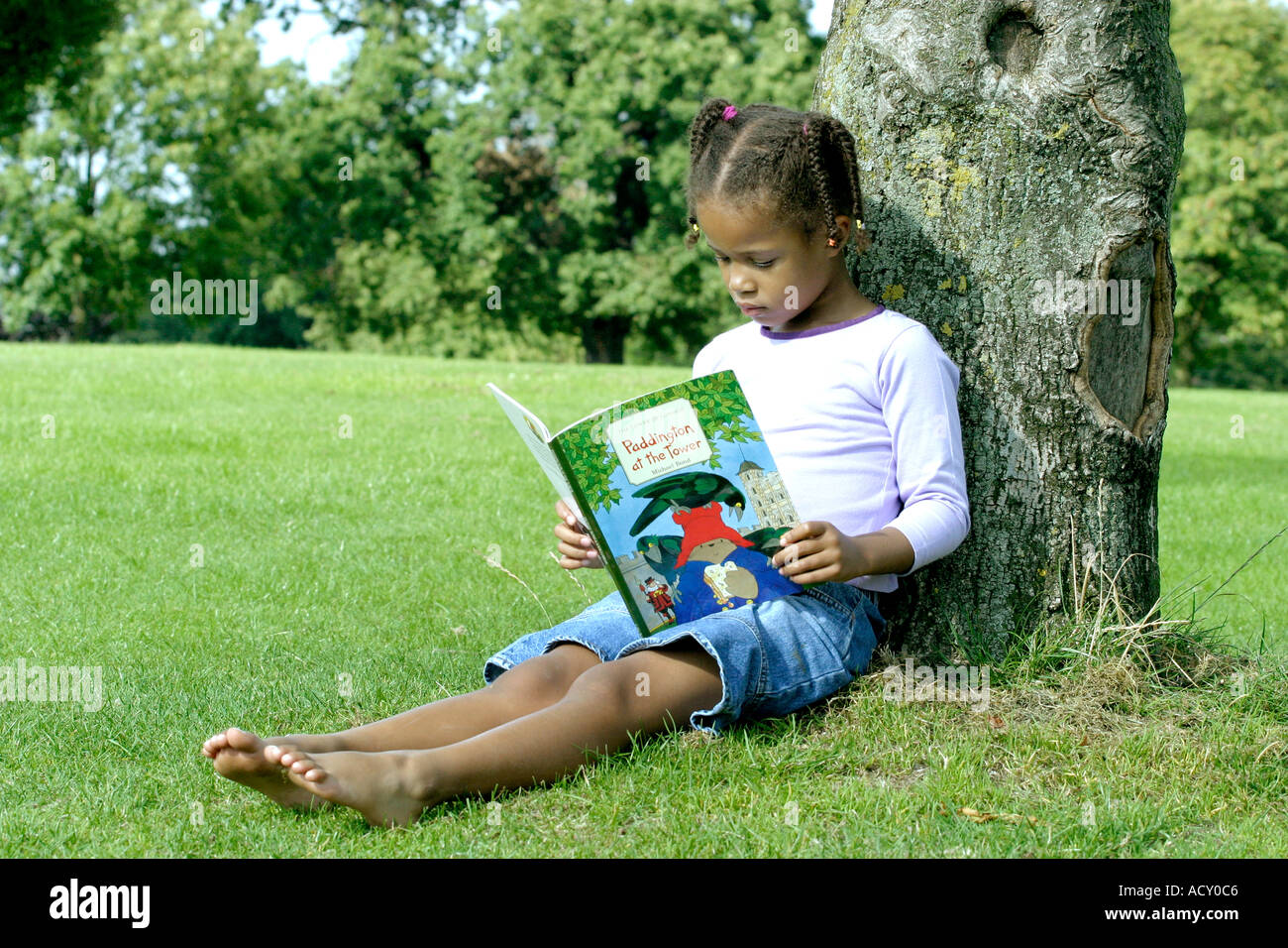 Girl reading book Stock Photo - Alamy