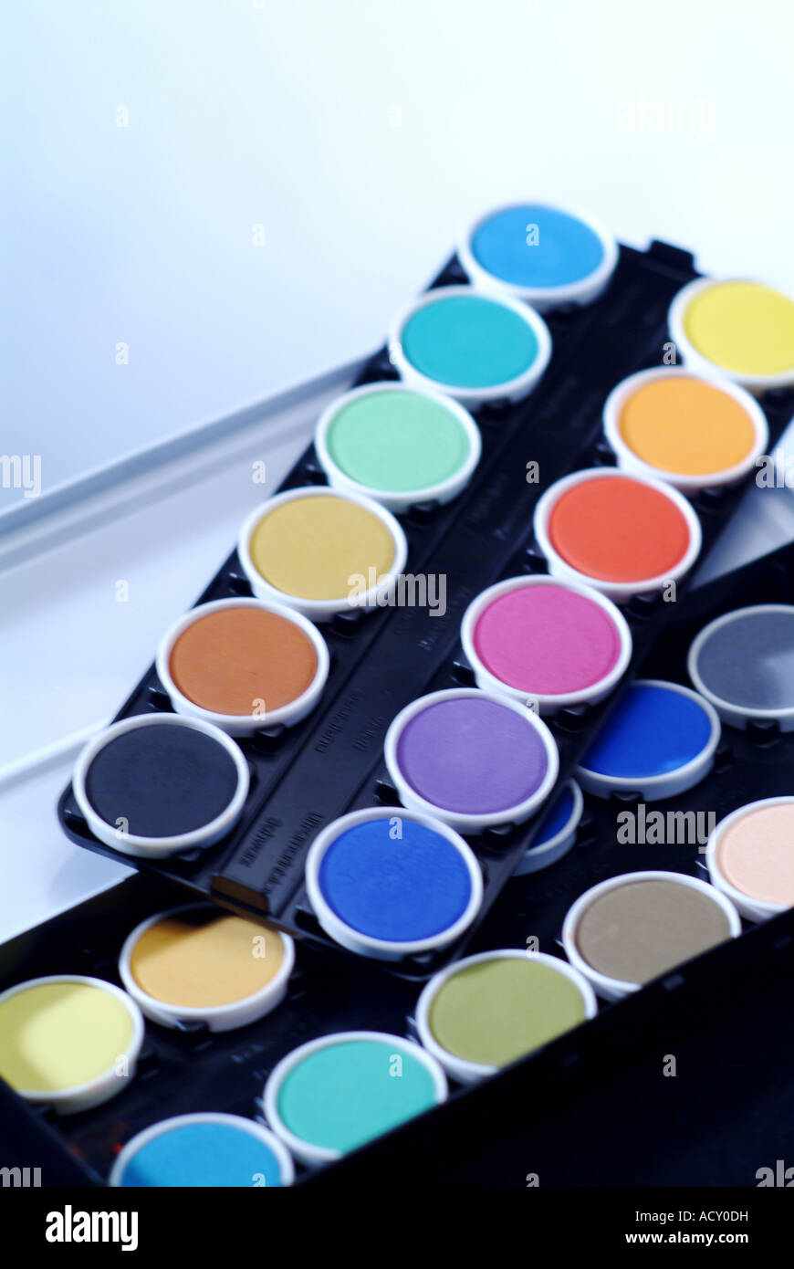 Paintbox hi-res stock photography and images - Alamy