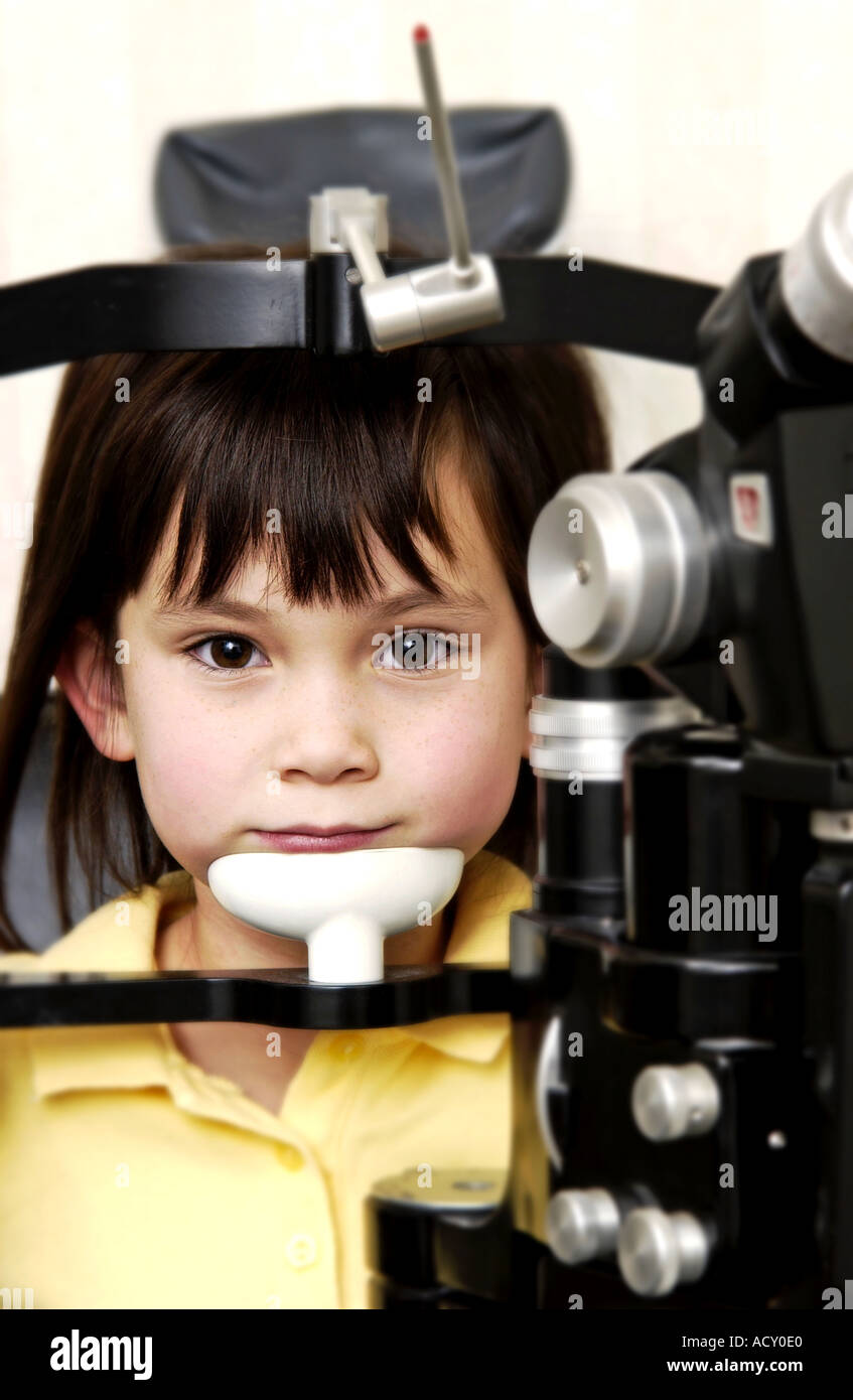 Girl getting eye examination hi-res stock photography and images - Alamy