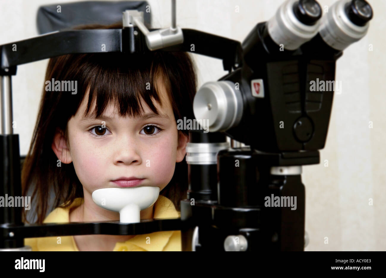 Girl getting eye examination hi-res stock photography and images - Alamy