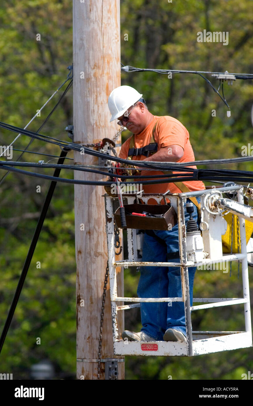 Telephone lineman hi-res stock photography and images - Alamy