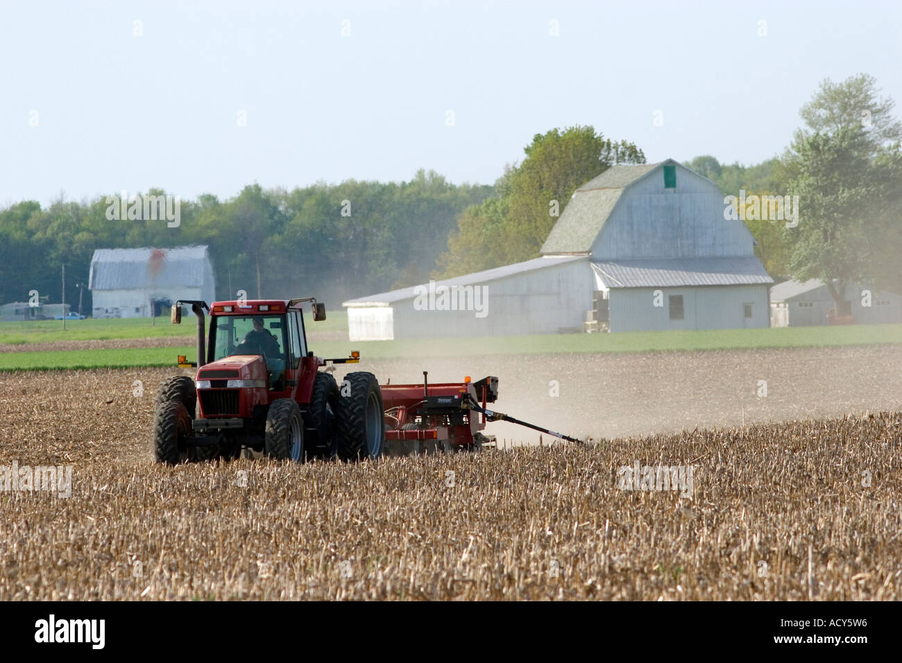 Tractor planting soy beans in the Ohio plains Stock Photo - Alamy