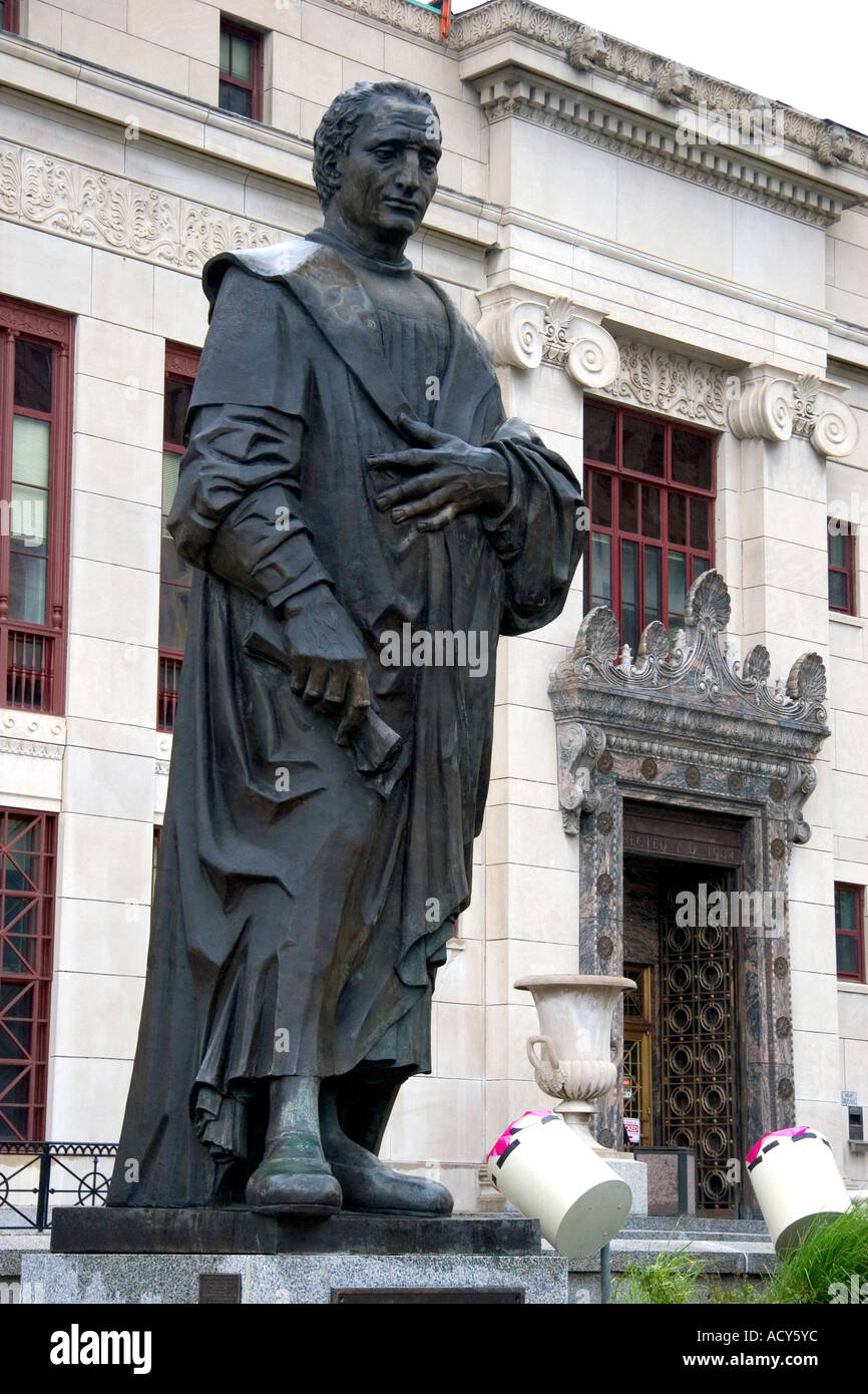 Statue of Christopher Columbus in front of City Hall in Columbus, Ohio ...