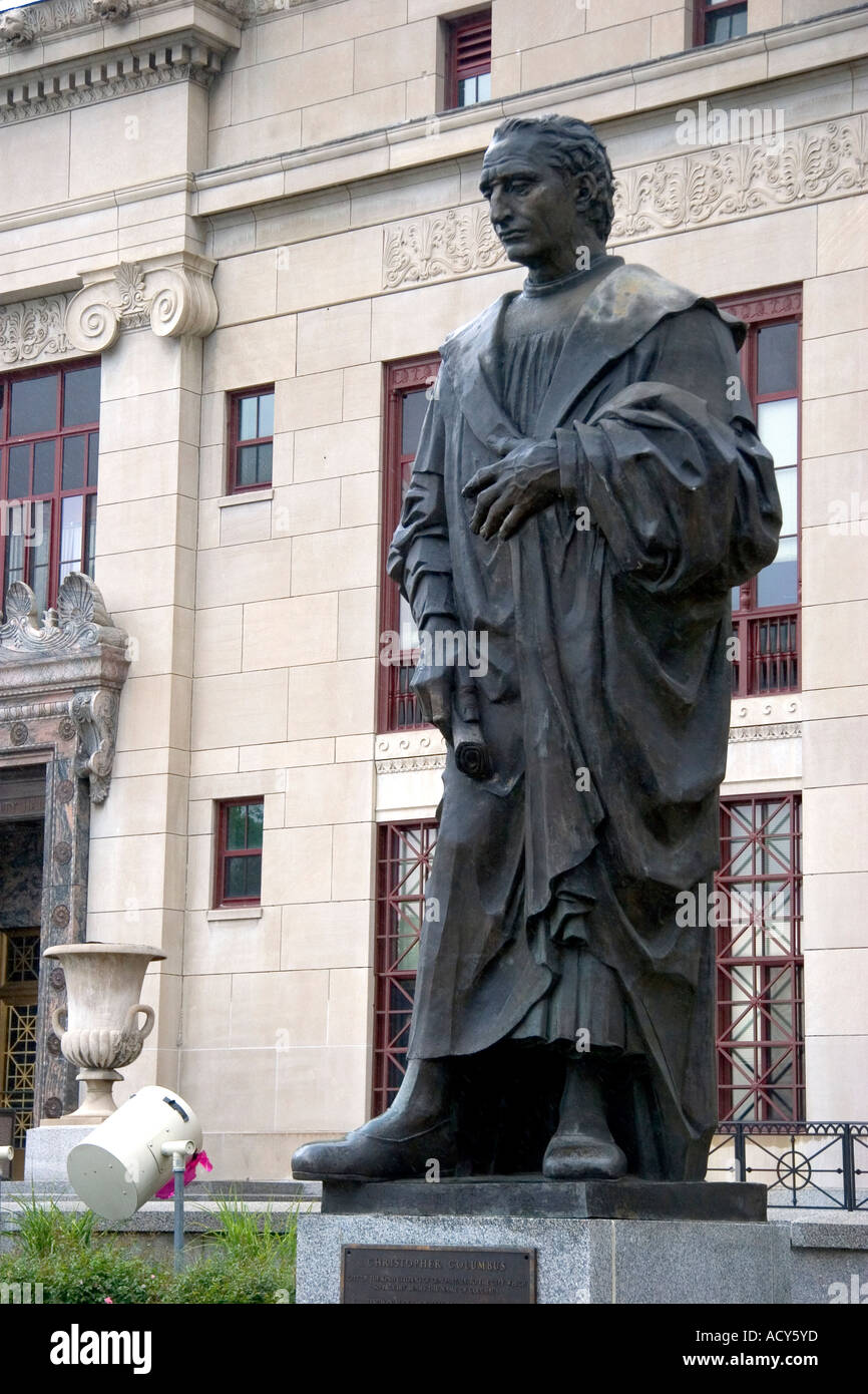 Statue of Christopher Columbus in front of City Hall in Columbus, Ohio ...
