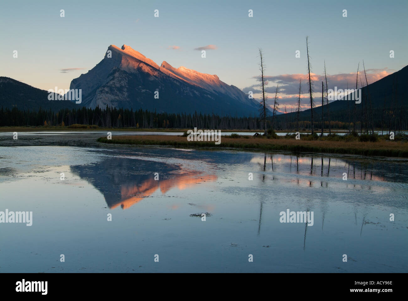 Sunset at Mount Rundle overlooking Banff township seen from the shore ...