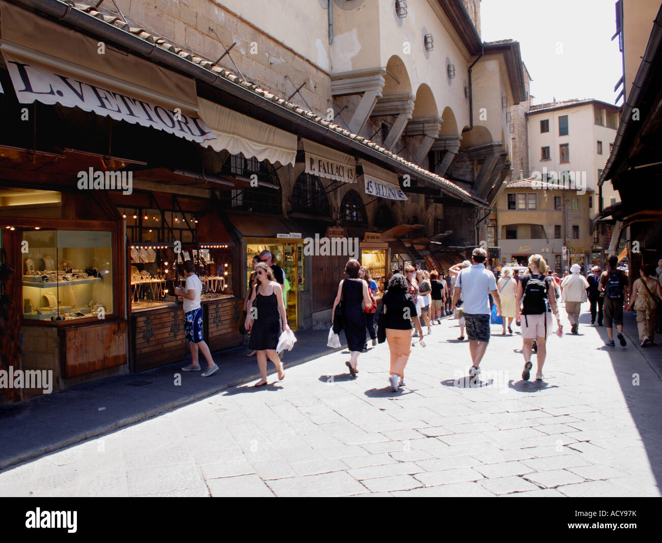 Jewellery shops on the Ponte Vecchio bridge Florence Stock Photo - Alamy