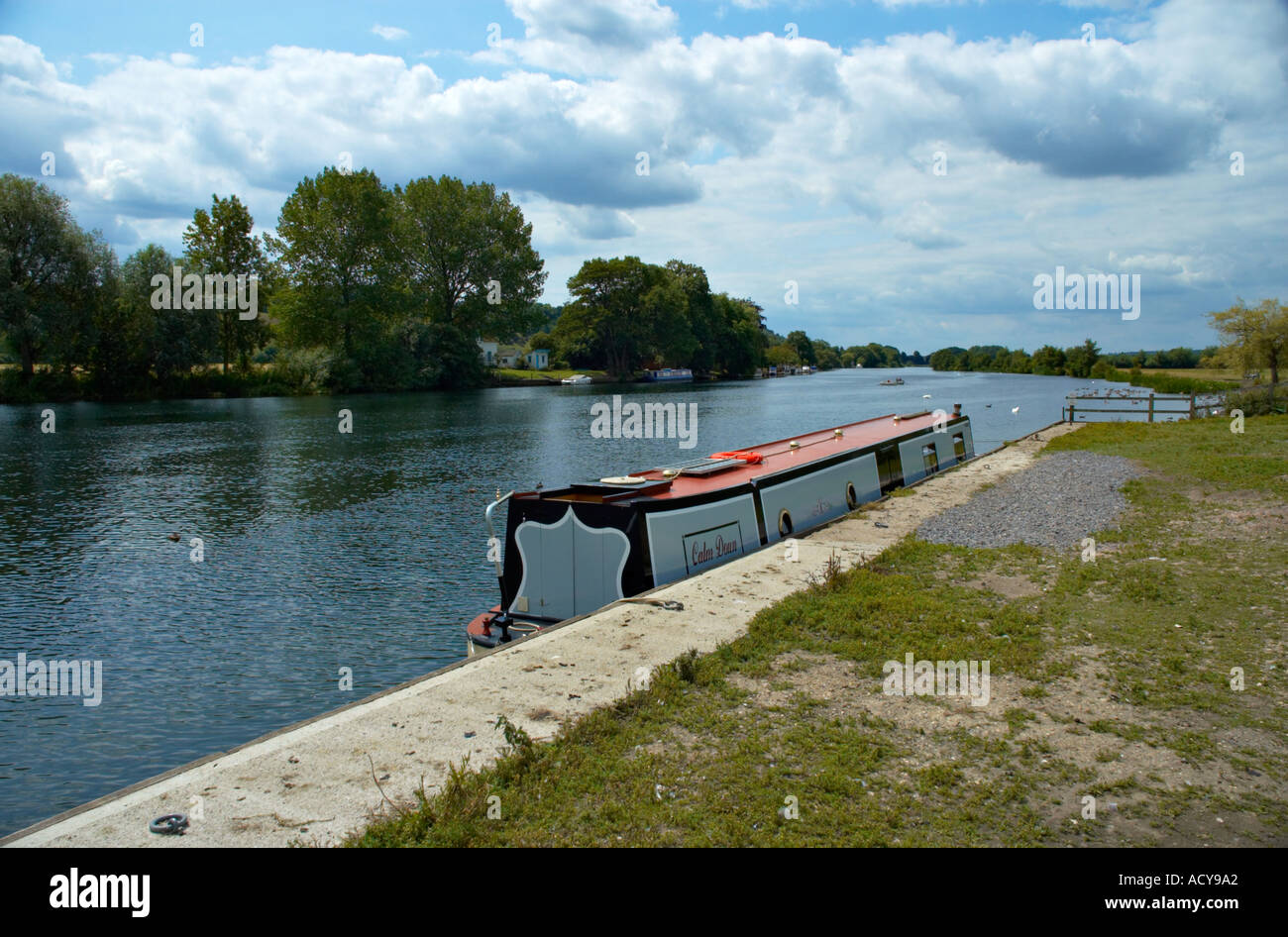 Thames path at Marlow showing narrow boat Stock Photo - Alamy