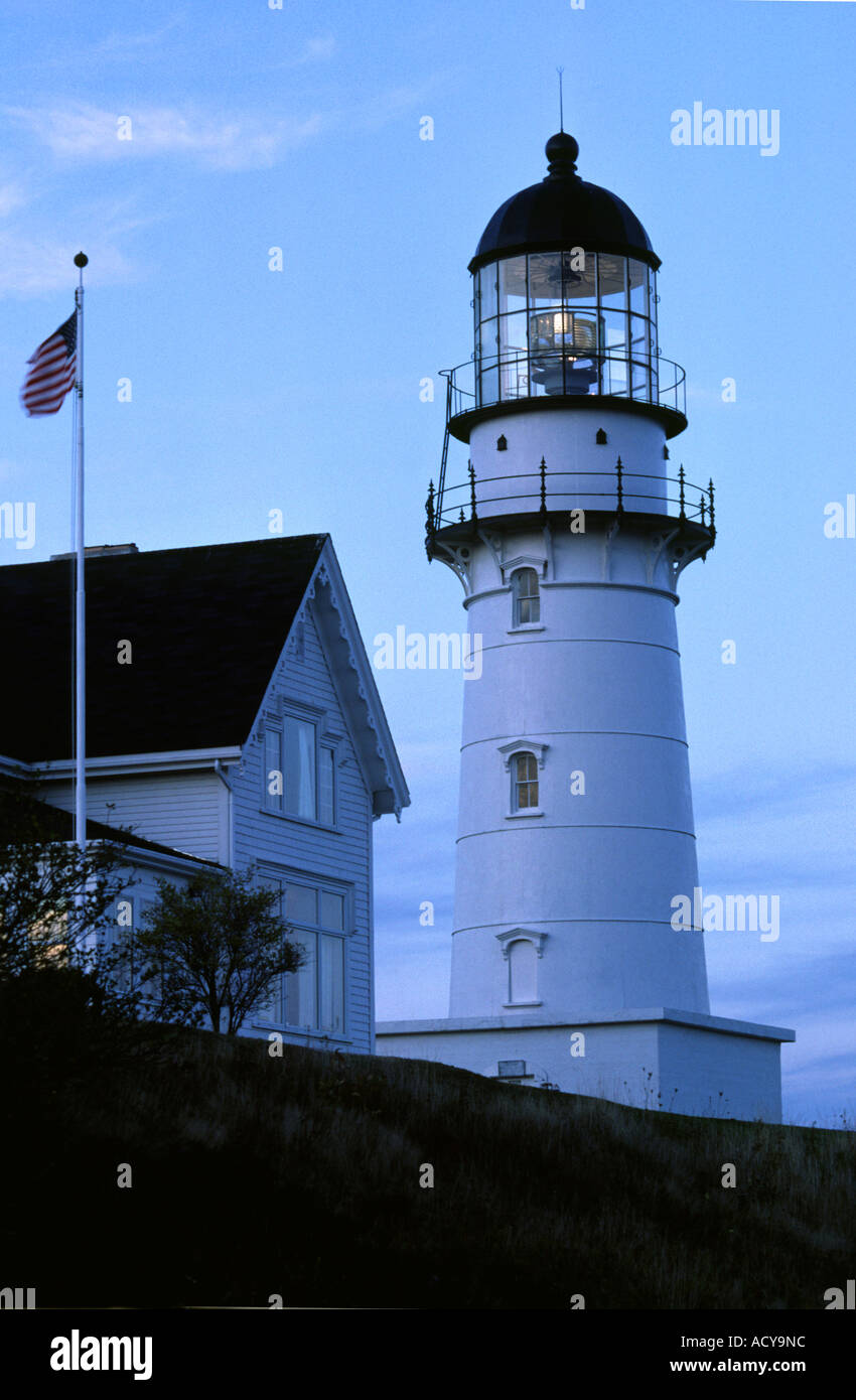 CAPE ELIZABETH LIGHTHOUSE 1874 with traditional NEW ENGLAND ...