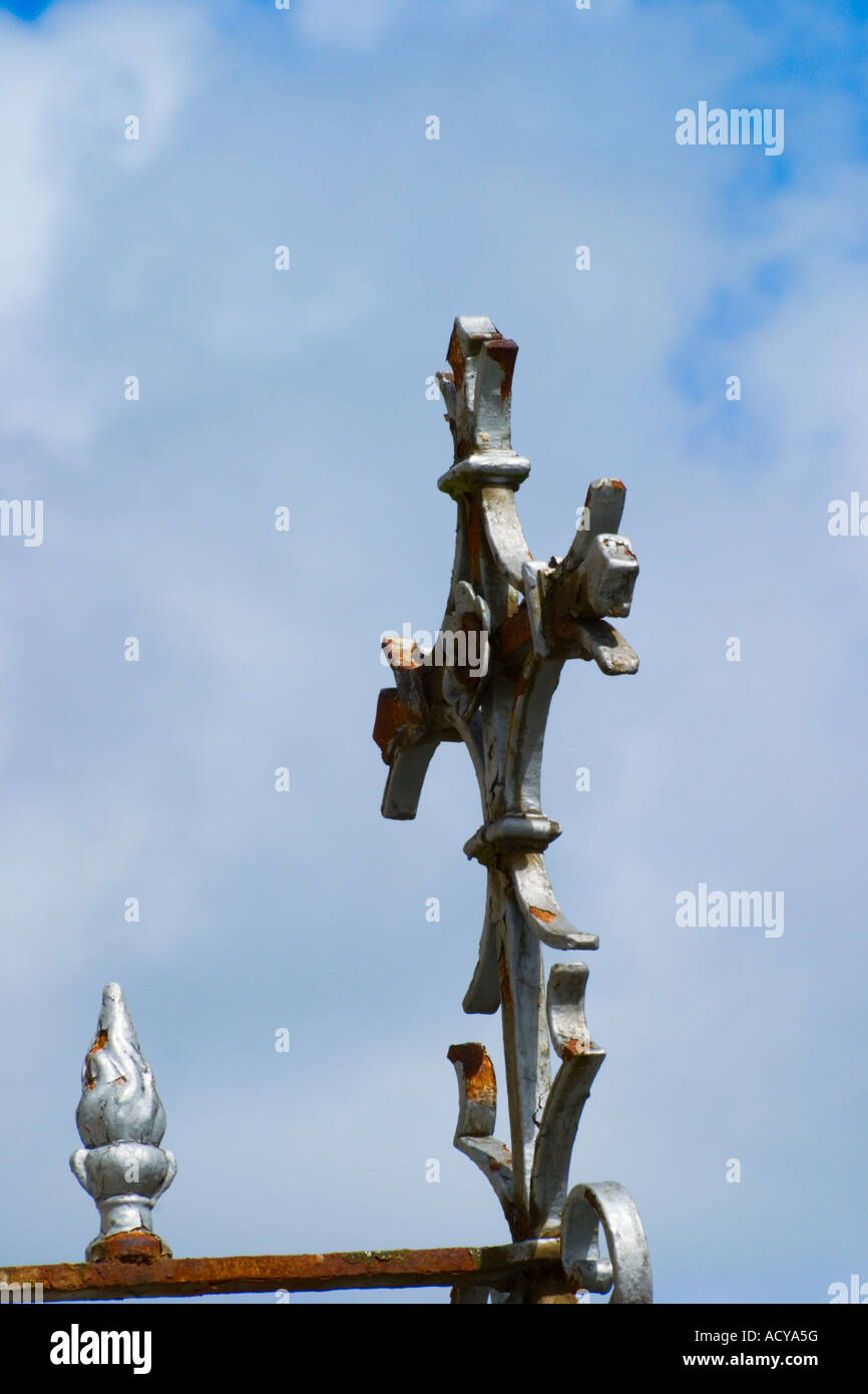 Metal cross hi-res stock photography and images - Alamy