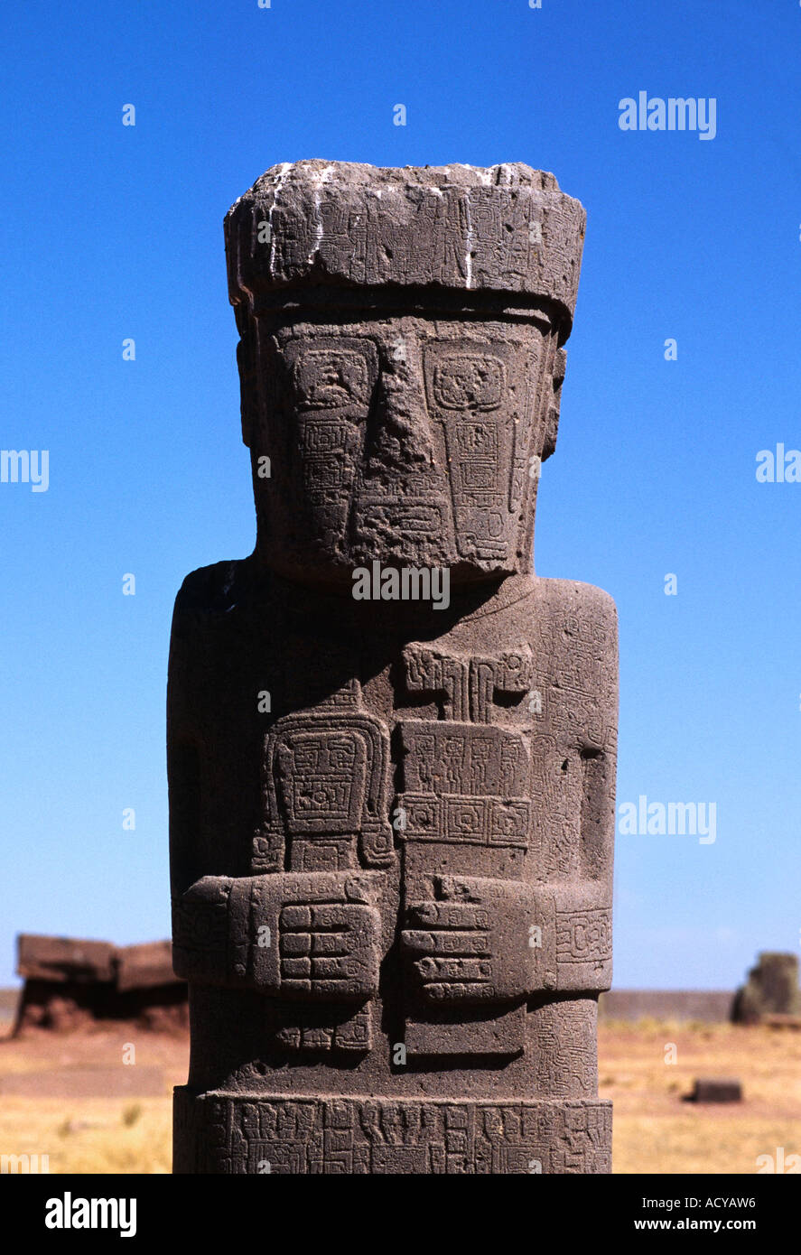 THE PONCE MONOLITH in the center of the KALASSASAYA TEMPLE courtyard ...