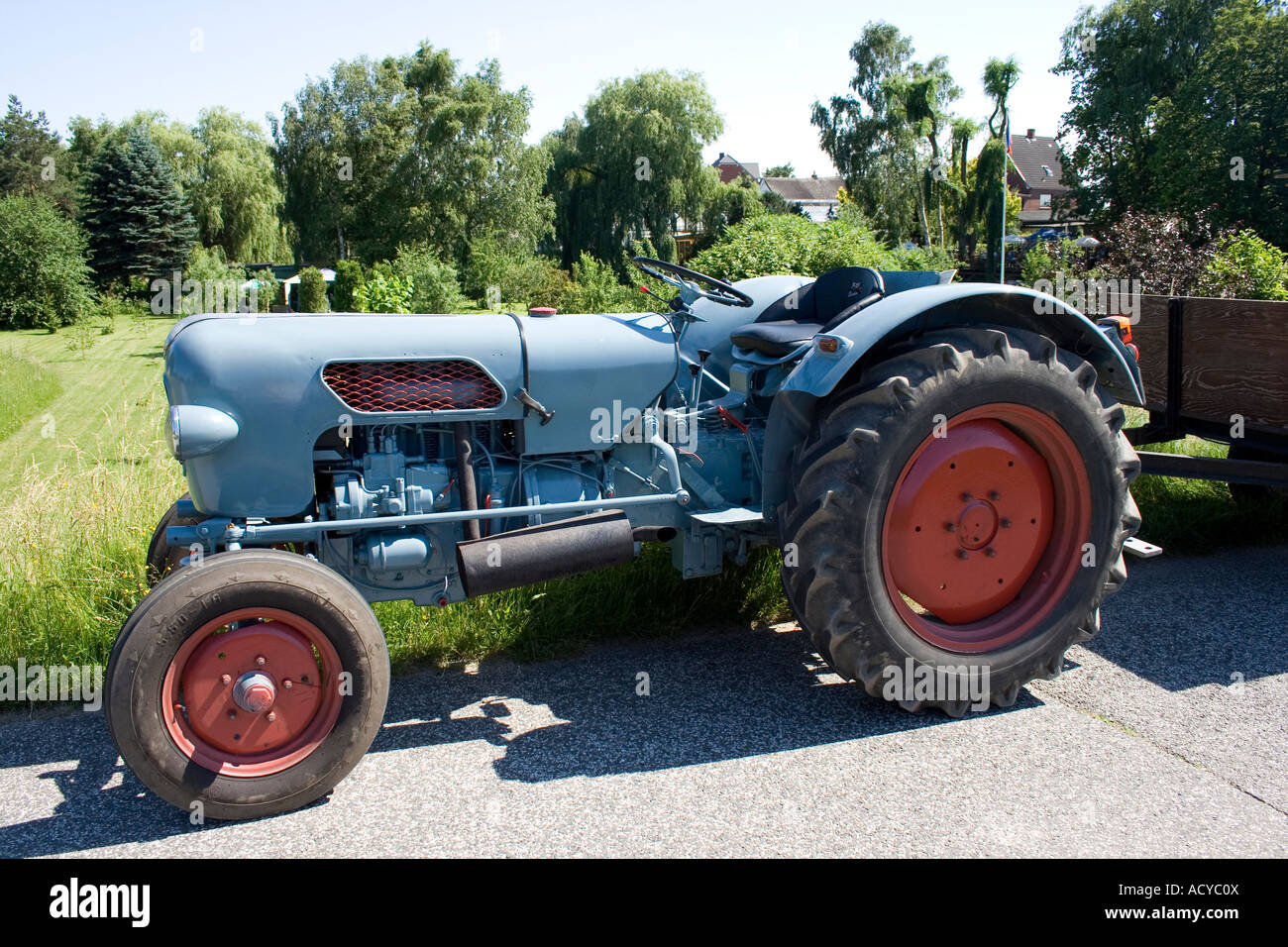 Tractor historical hi-res stock photography and images - Alamy