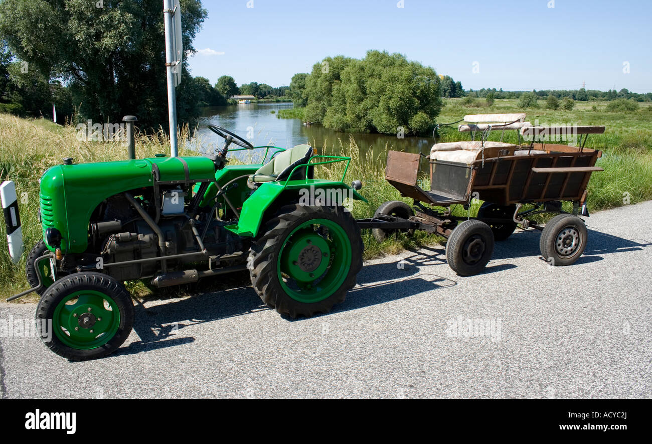 Old Farm Tractor Stock Photo - Alamy