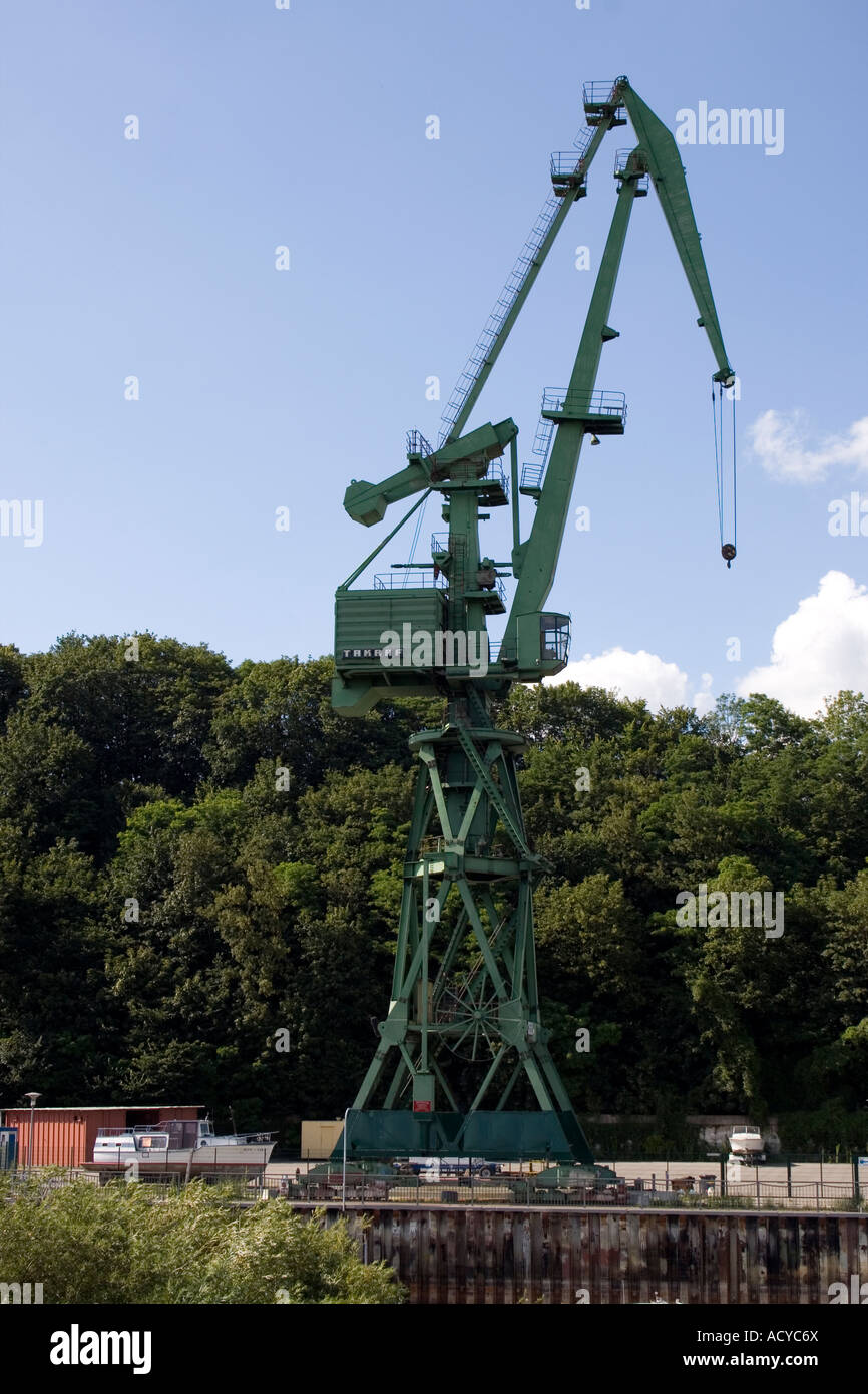 Double boom whip crane hi-res stock photography and images - Alamy