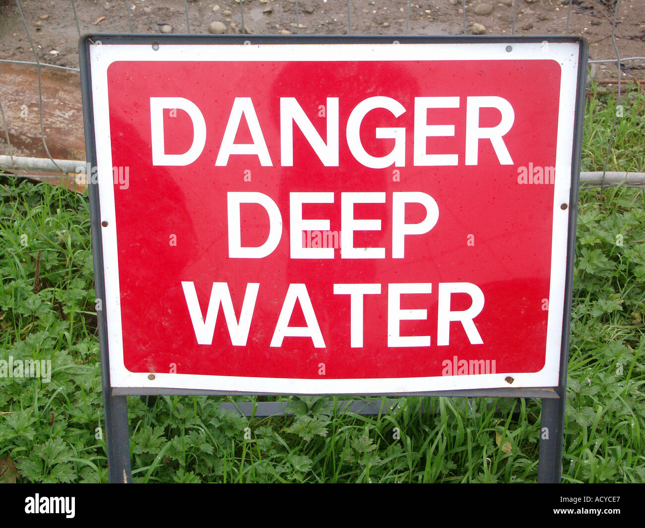 Danger deep water sign edge hi-res stock photography and images - Alamy