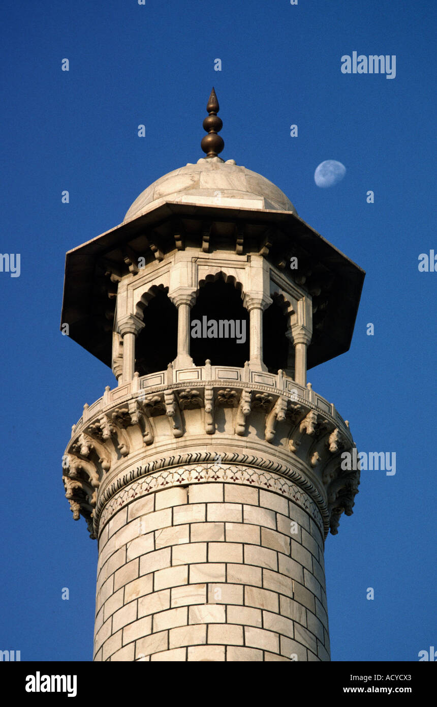 The MOON and a MINARET of the TAJ MAHAL AGRA INDIA Stock Photo - Alamy