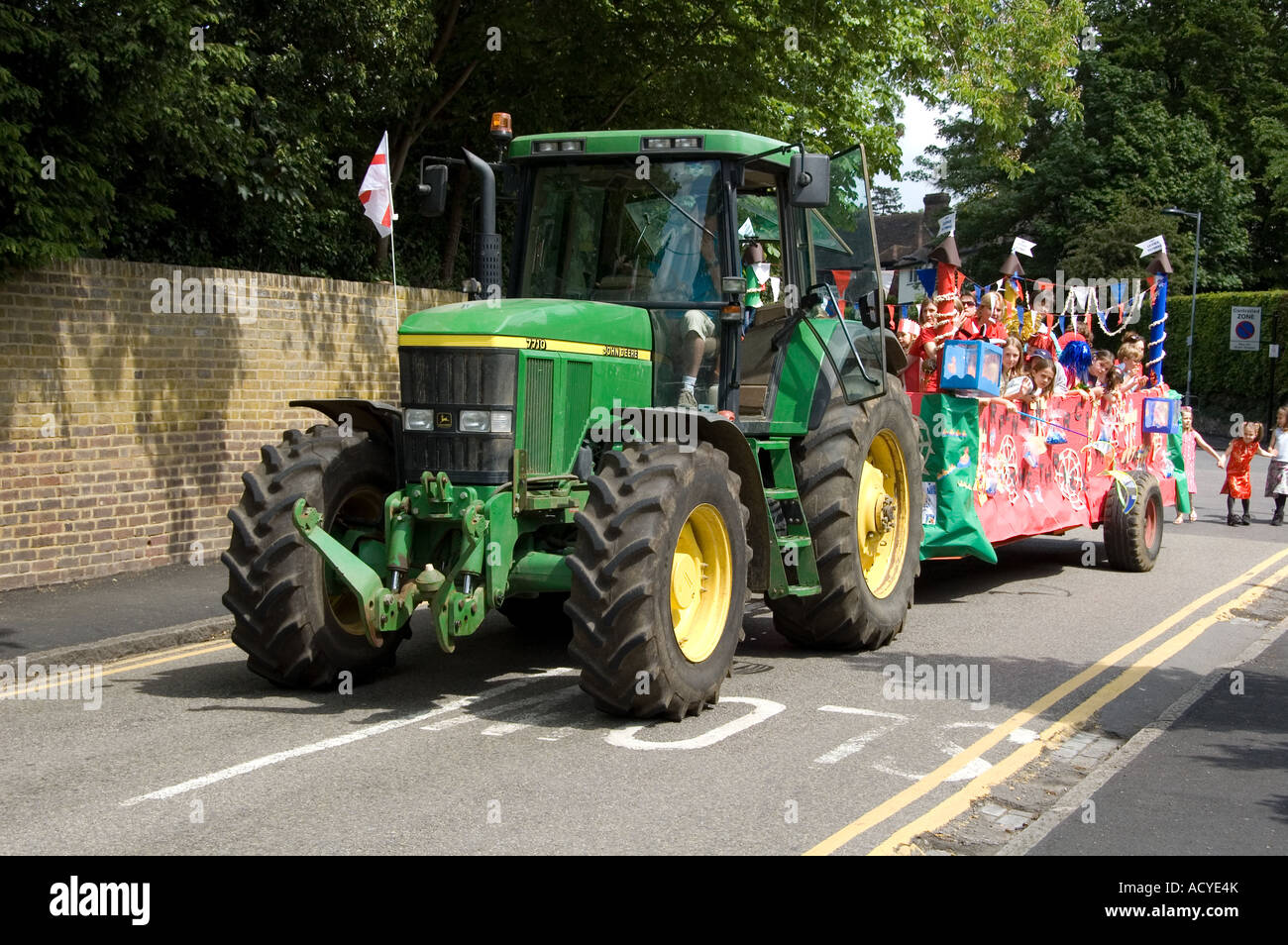 Tractor hauling children's float at the Harpenden summer carnival, 2007 ...