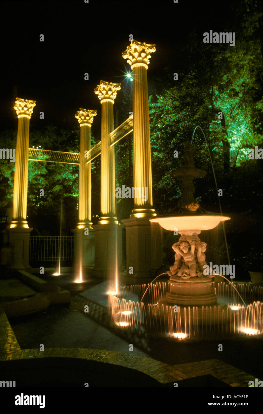 Amusement park crowd six flags hi-res stock photography and images - Alamy