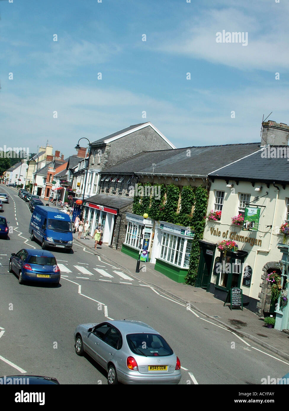 High street cowbridge vale glamorgan hi-res stock photography and ...