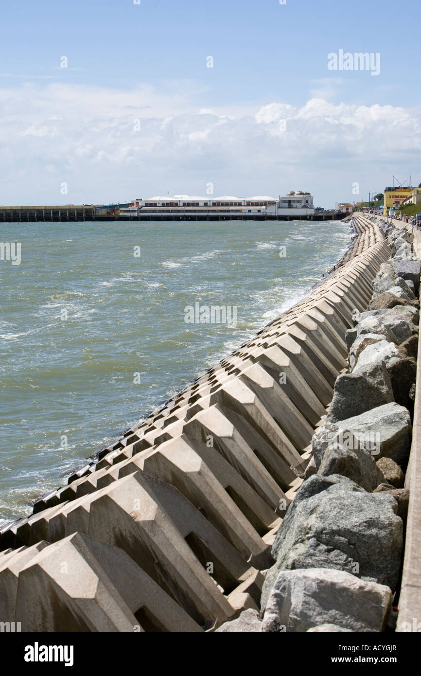 Man made sea wall barrier hi-res stock photography and images - Alamy