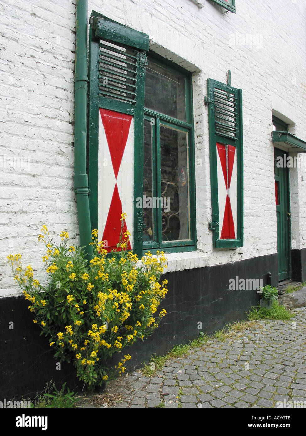 old time white washed facade of Dutch house in the countryside Stock ...