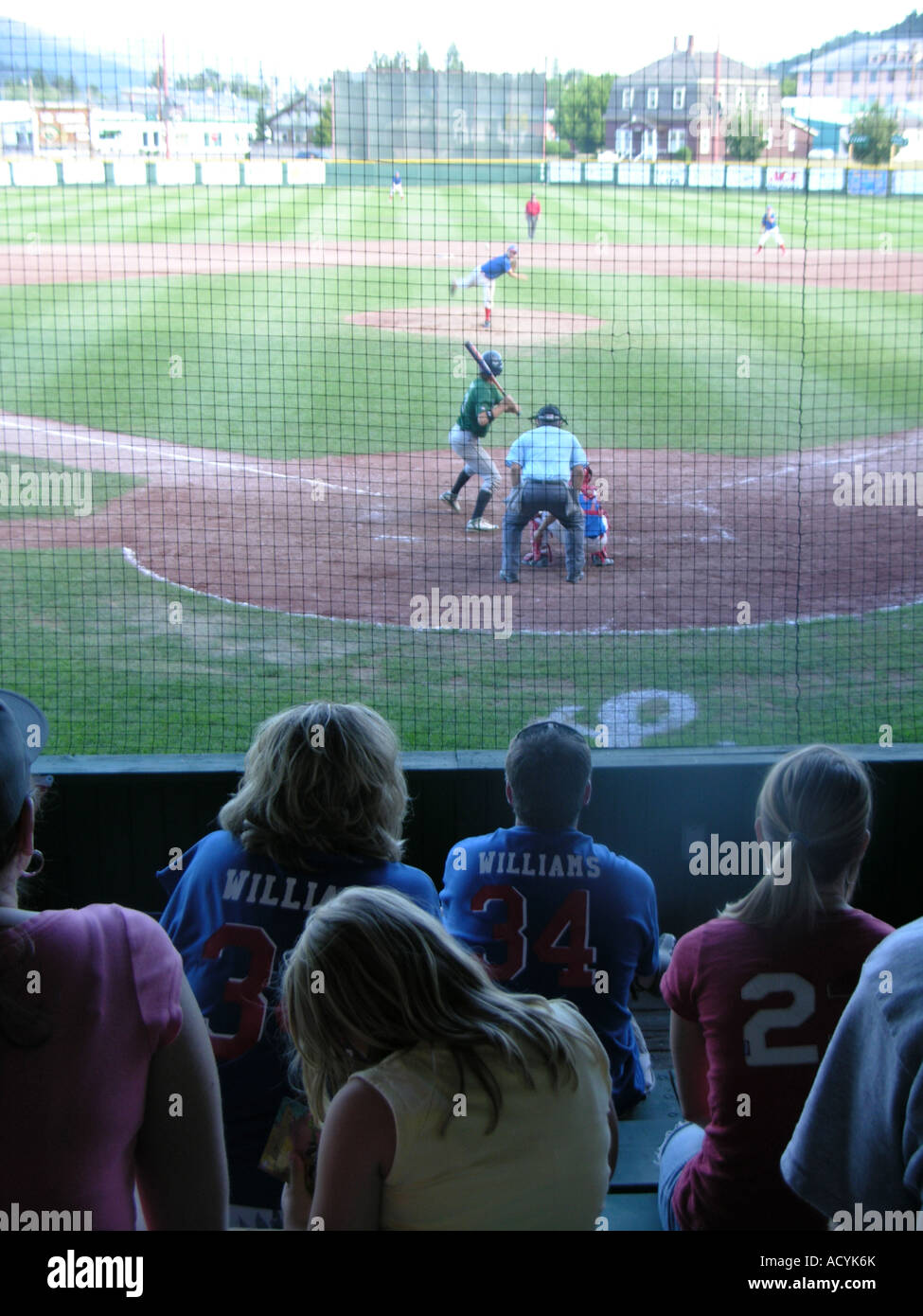 People at baseball game hi-res stock photography and images - Alamy