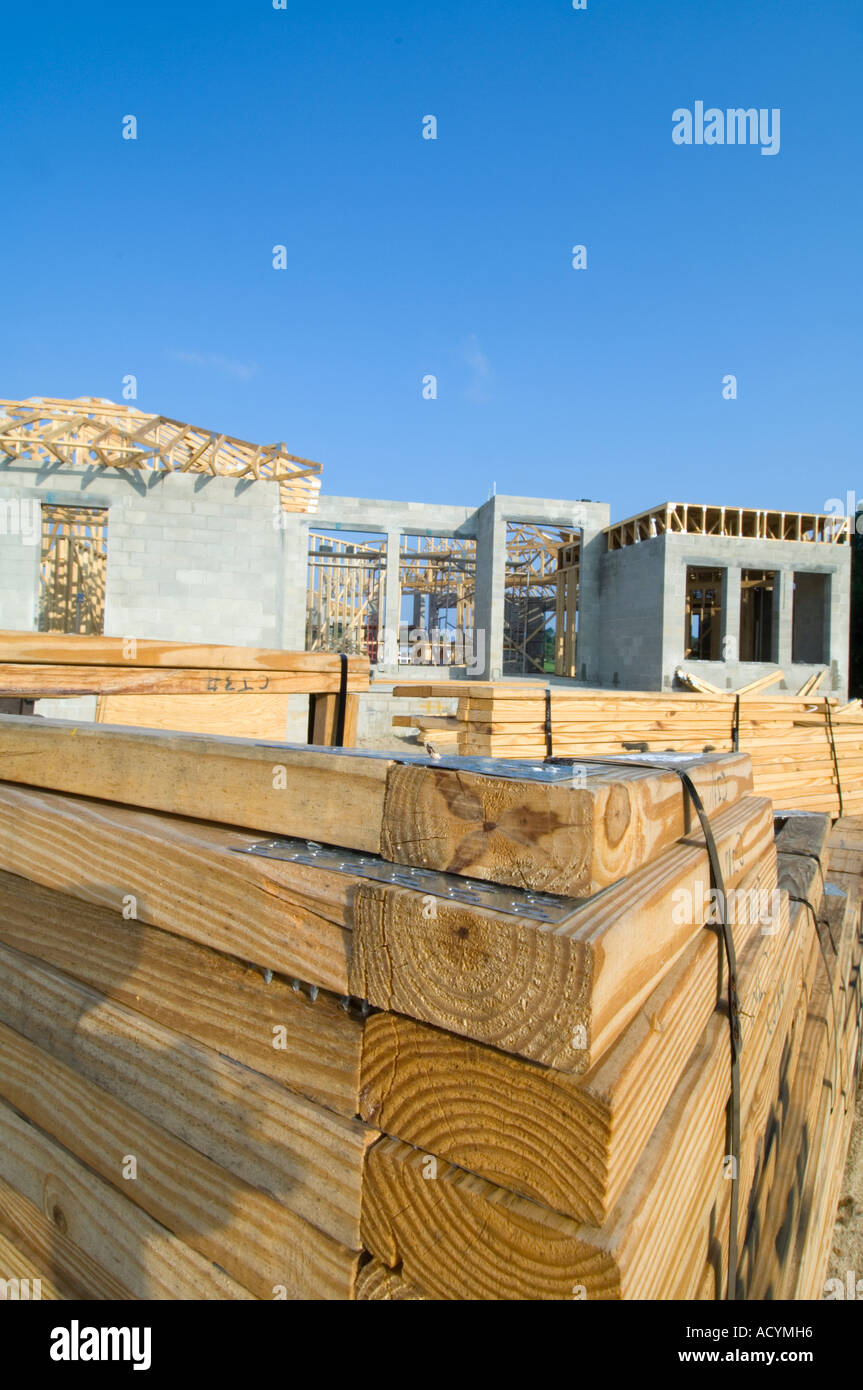 Workmen and building house hi-res stock photography and images - Alamy