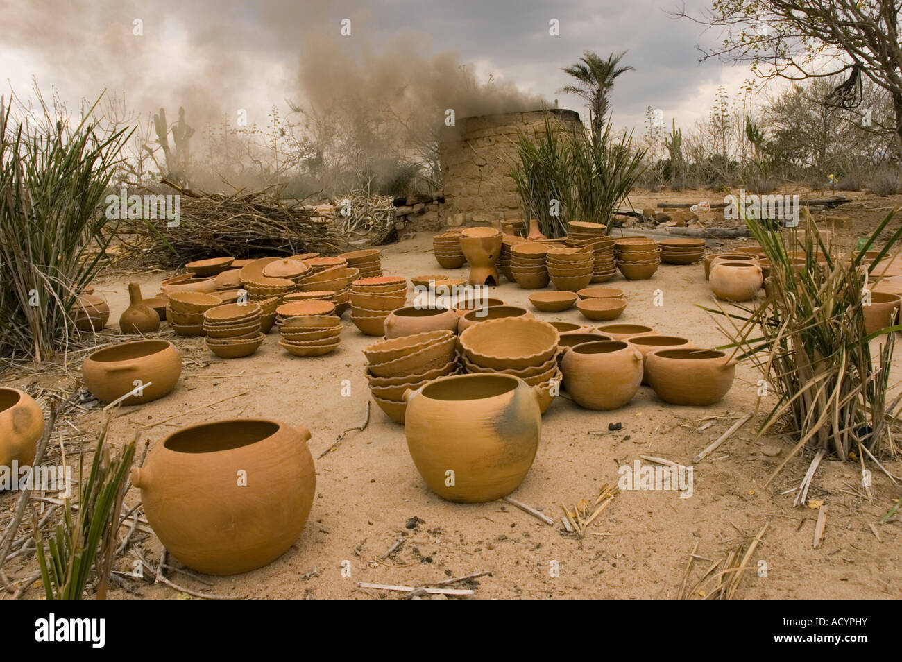 Firing clay hi-res stock photography and images - Alamy