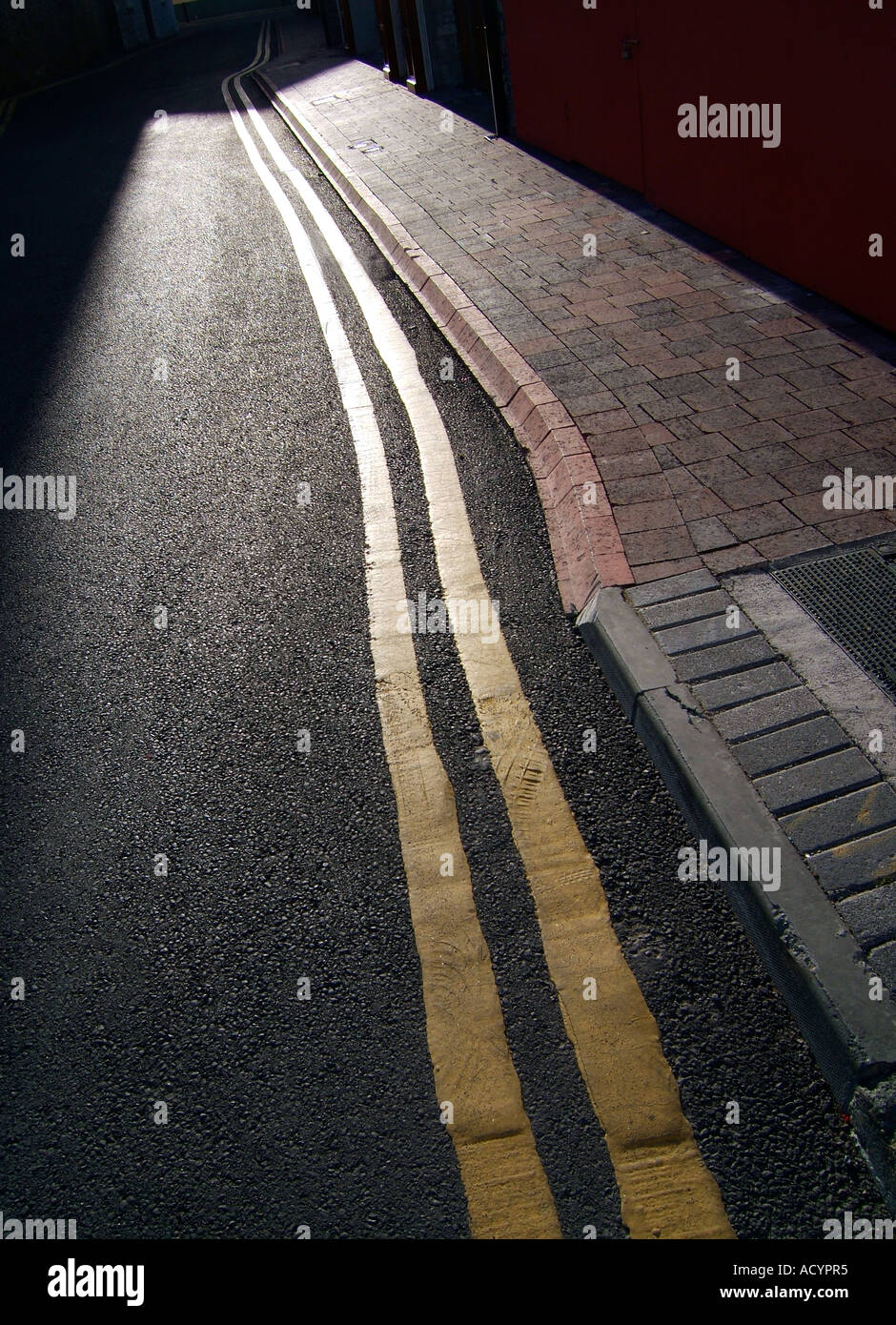 Double yellow lines Stock Photo - Alamy