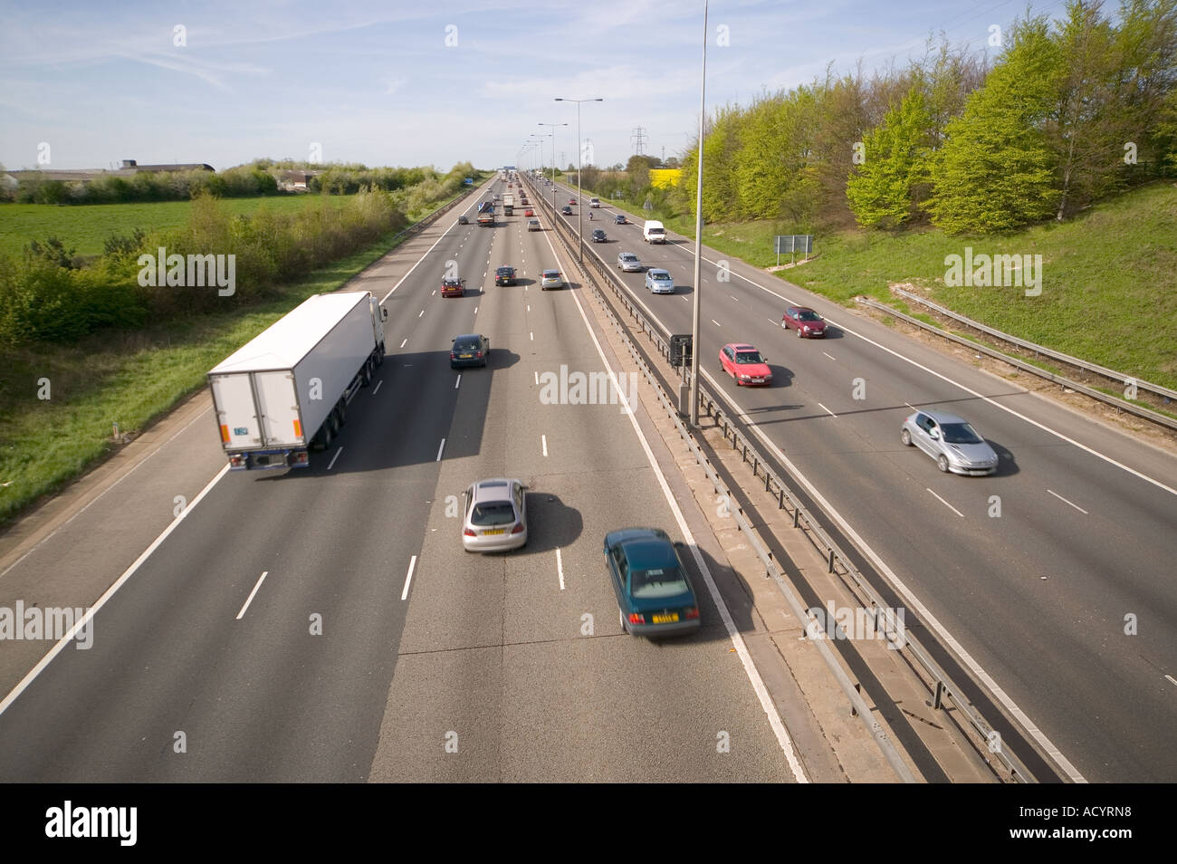 M25 motorway UK view showing both carriageways with light traffic Stock ...