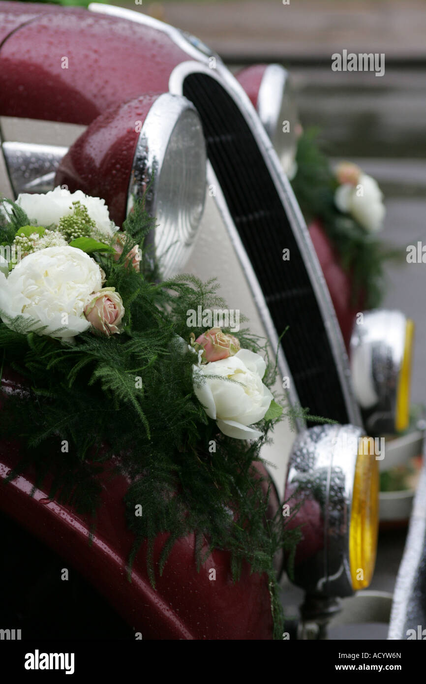 Front of wedding car limousine with flowers Stock Photo - Alamy