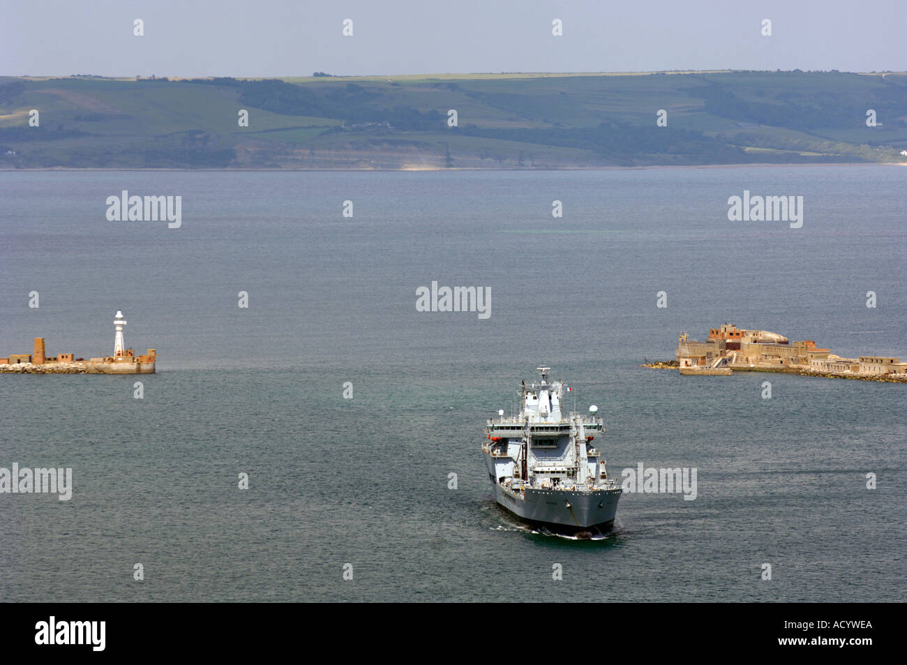 Royal navy ship hi-res stock photography and images - Alamy