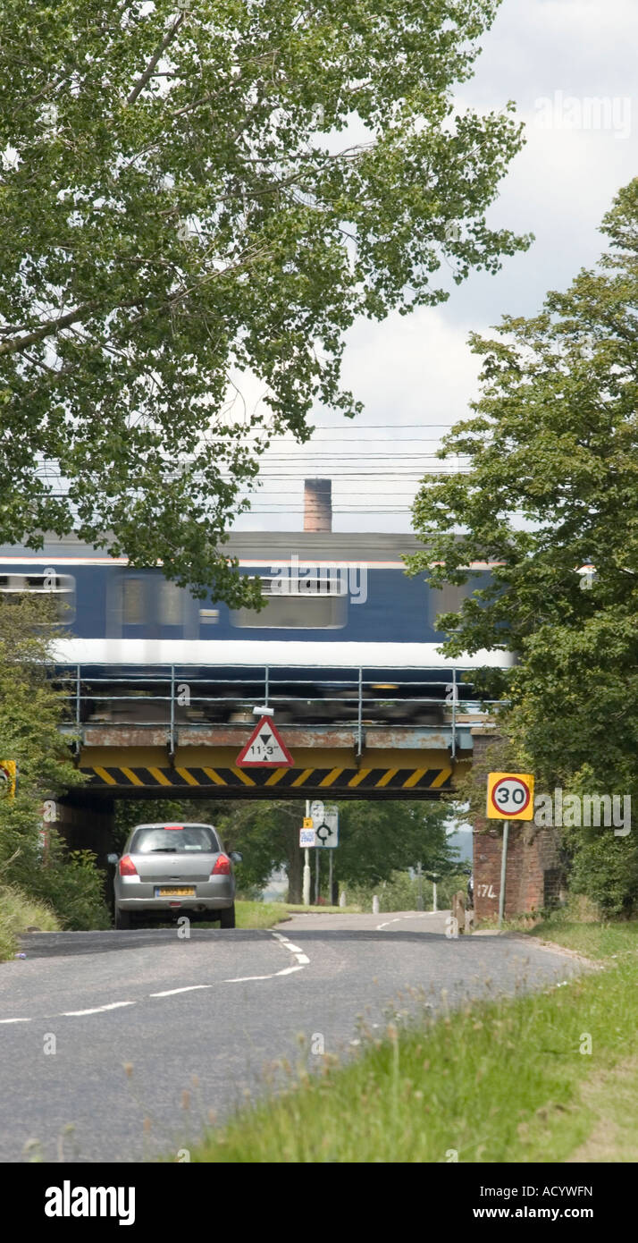 Bridge over commuter train tracks hi-res stock photography and images ...