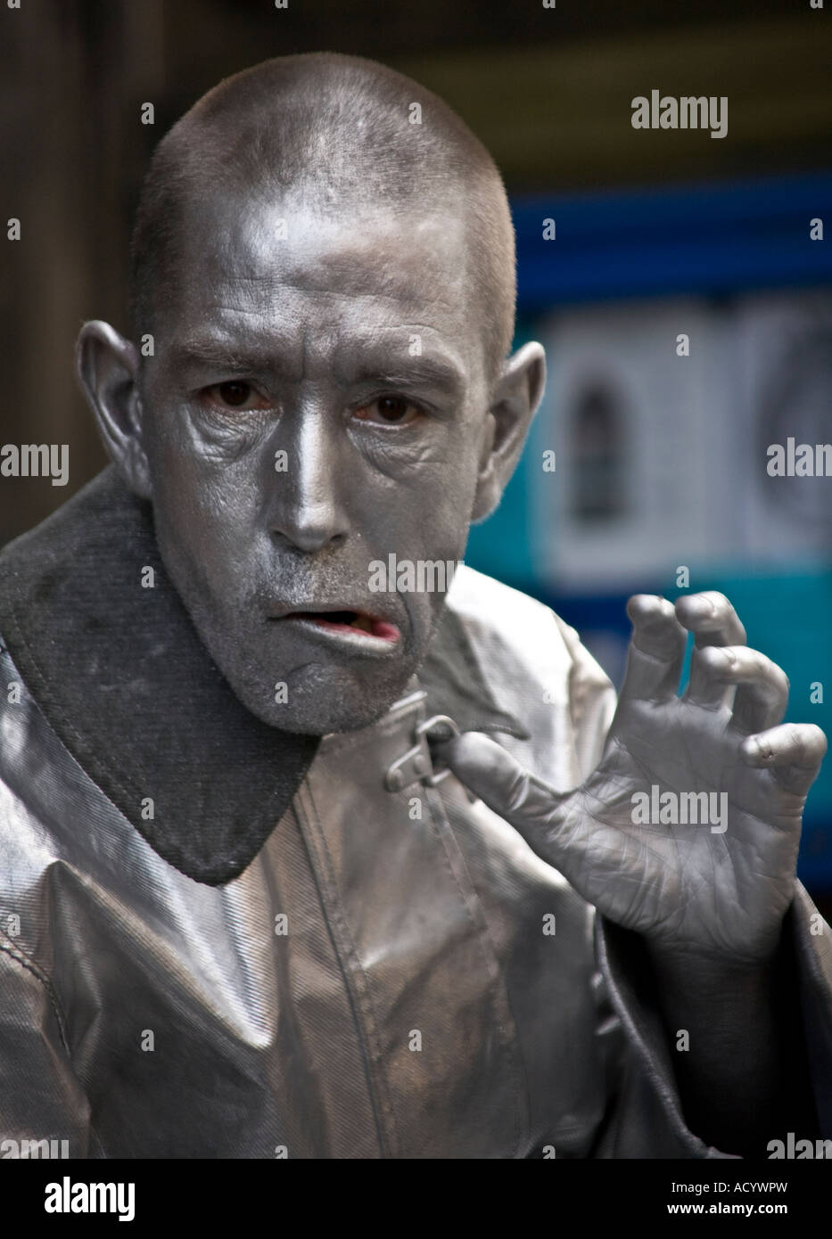 Scary Living statue entertainer at the Edinburgh festival fringe Royal ...