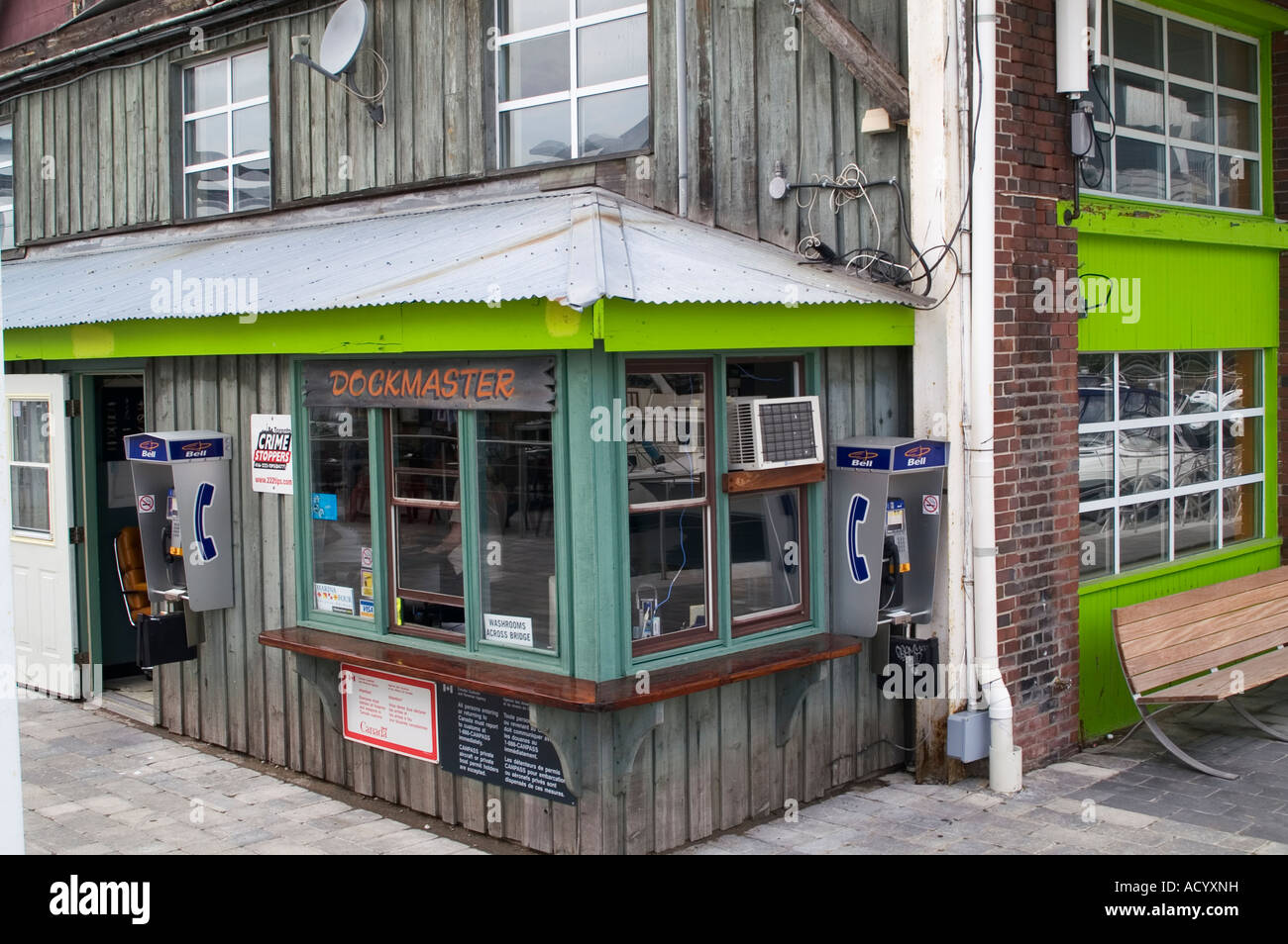 Toronto Seglerhafen dockmaster Stock Photo - Alamy