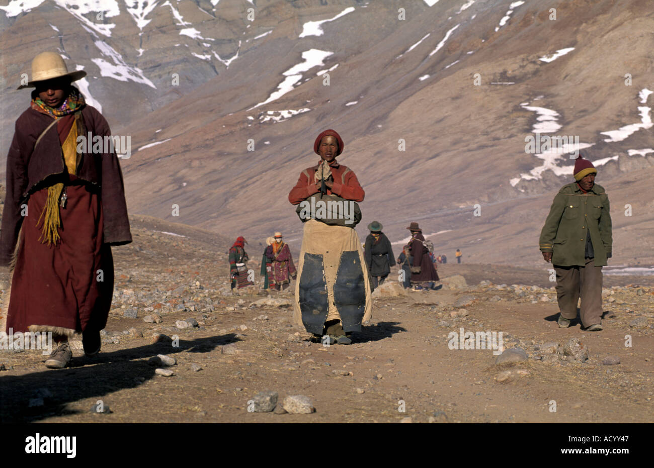 Pilgrims praying on trail around Mount Kailash Tibet Stock Photo - Alamy