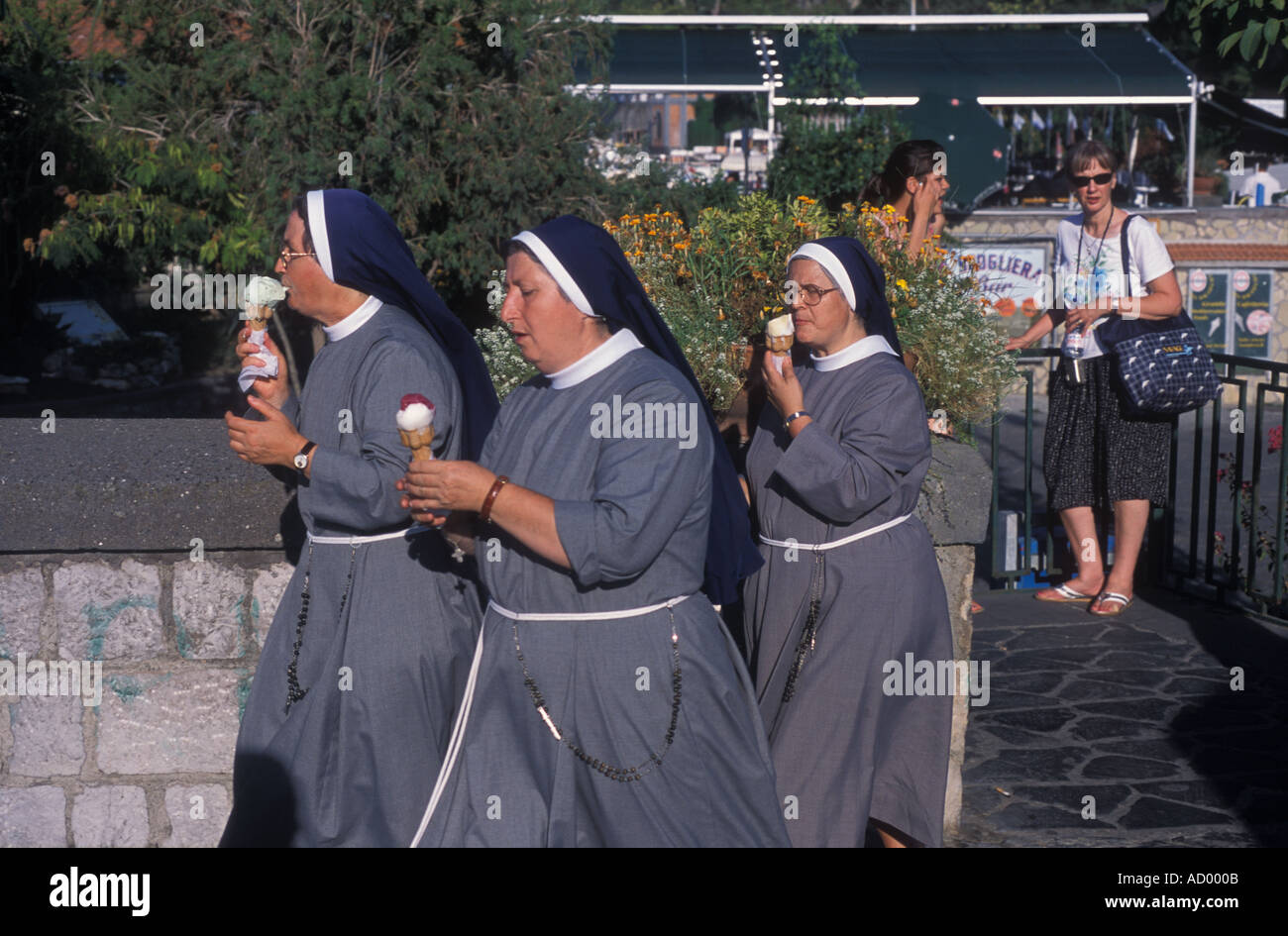 Nuns eating ice cream hi-res stock photography and images - Alamy