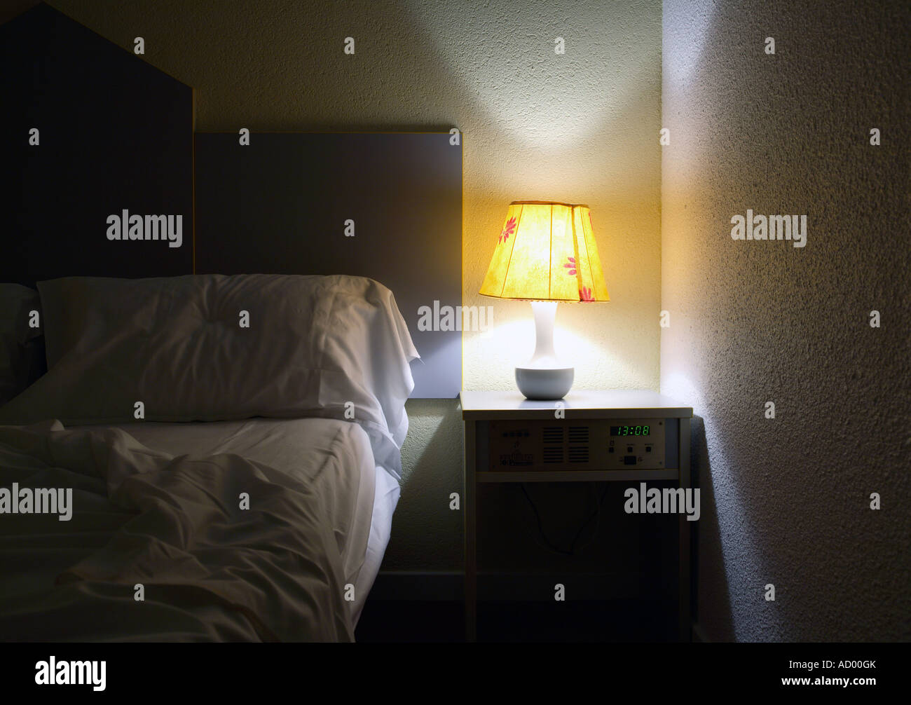 empty motel room with bed and lamp at night Stock Photo - Alamy