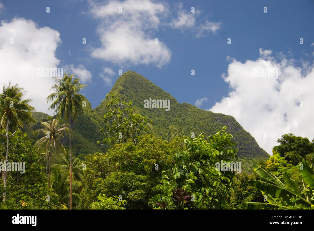 Mountains of Moorea French Polynesia Stock Photo - Alamy