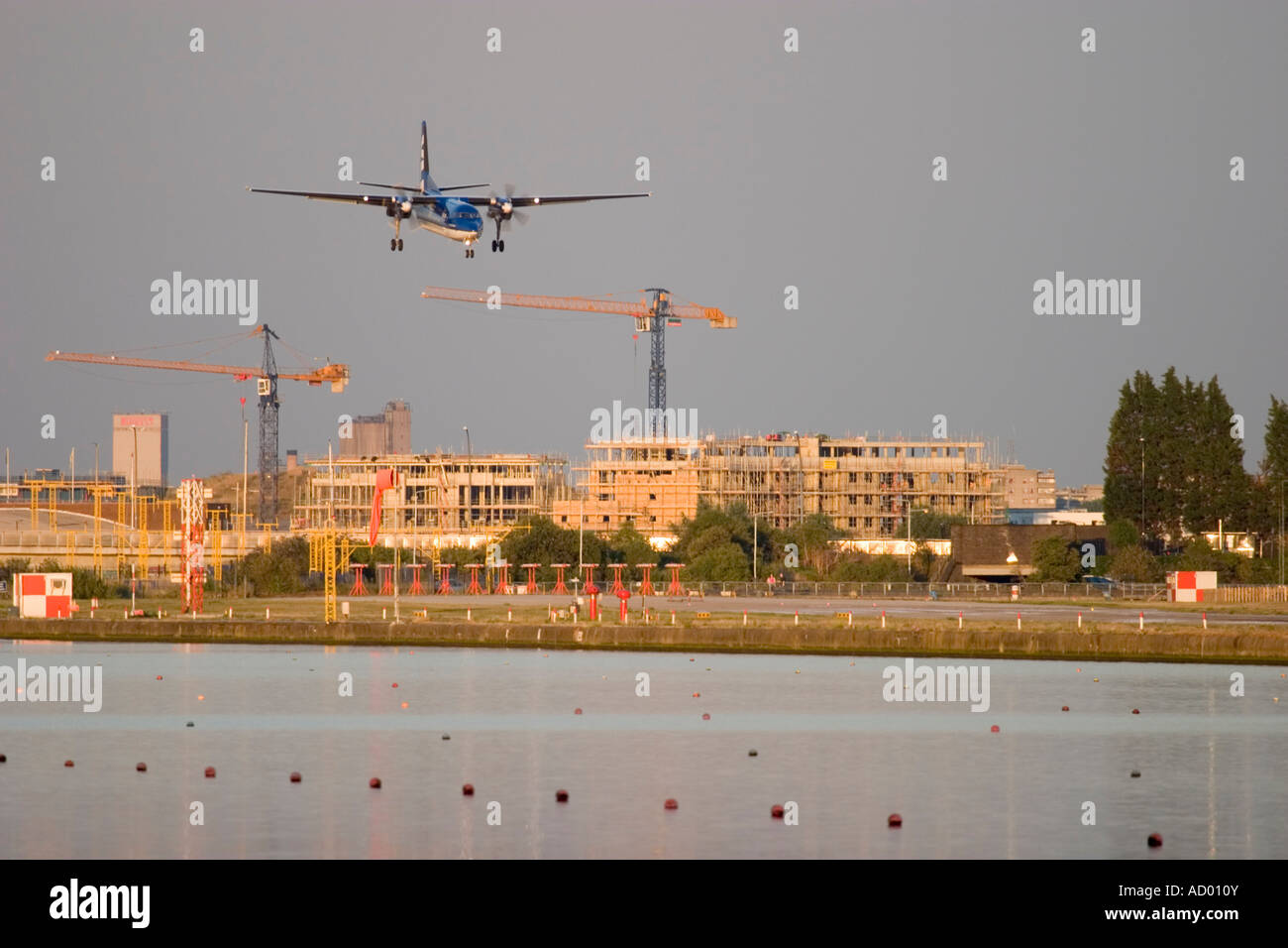 Turboprop-powered airliner on steep approach at London City Airport ...