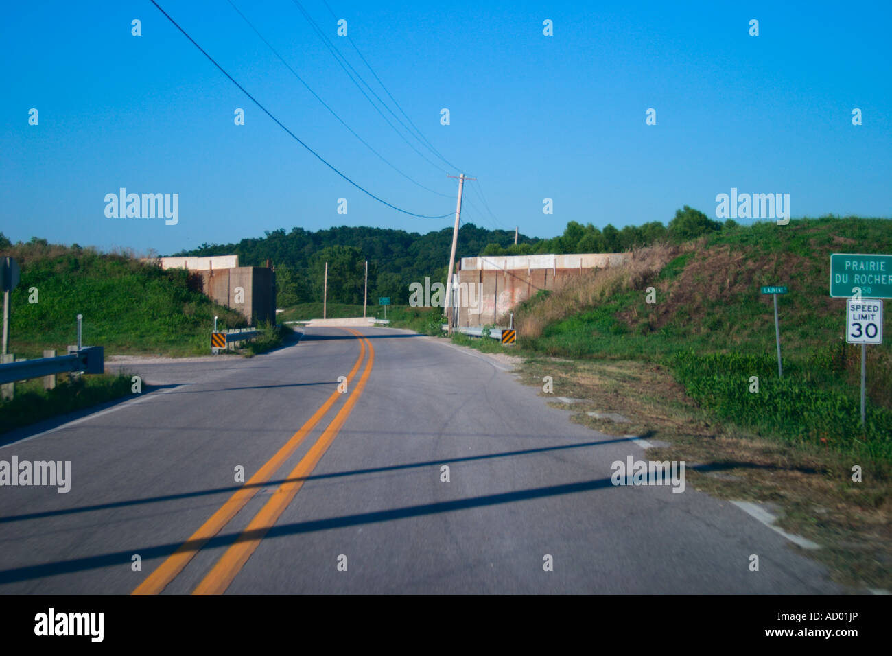 Yellow double barrier line hi-res stock photography and images - Alamy