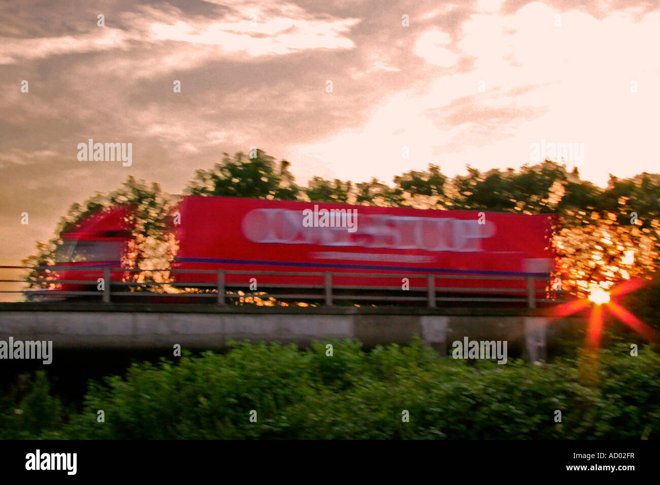 Red lorry hi-res stock photography and images - Alamy