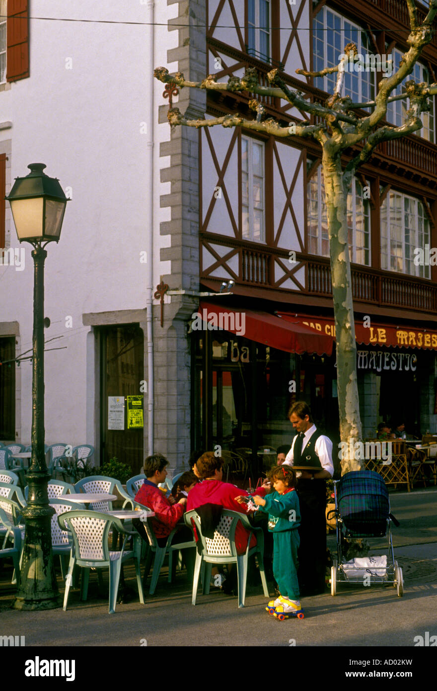outdoor cafe, outdoor restaurant, French restaurant, French food and ...