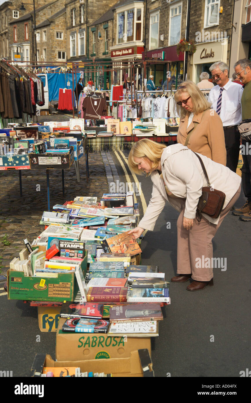 Two women looking at second hand book stall Barnard Castle County ...