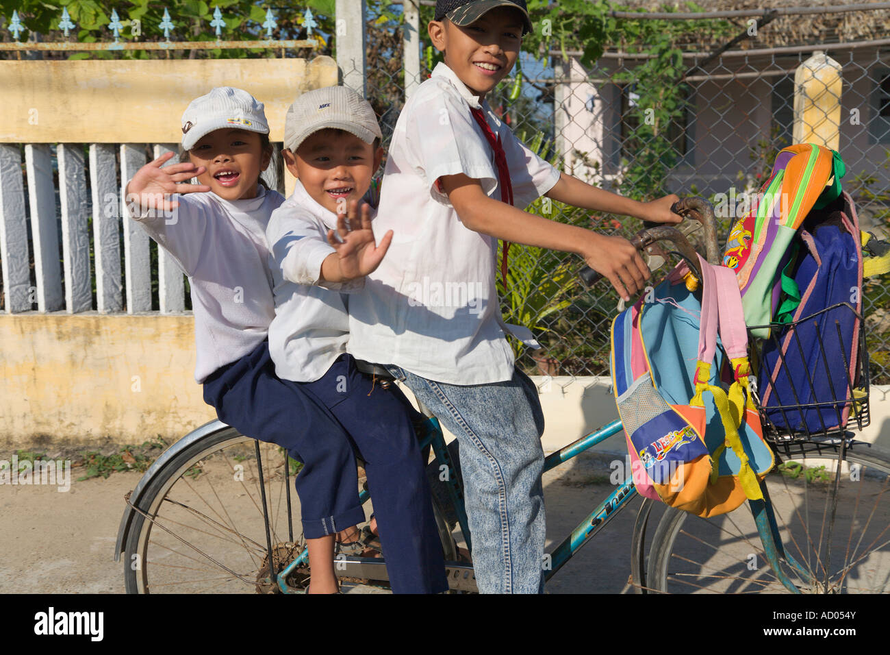 Vietnam vietnamese children on bicycle hi-res stock photography and ...